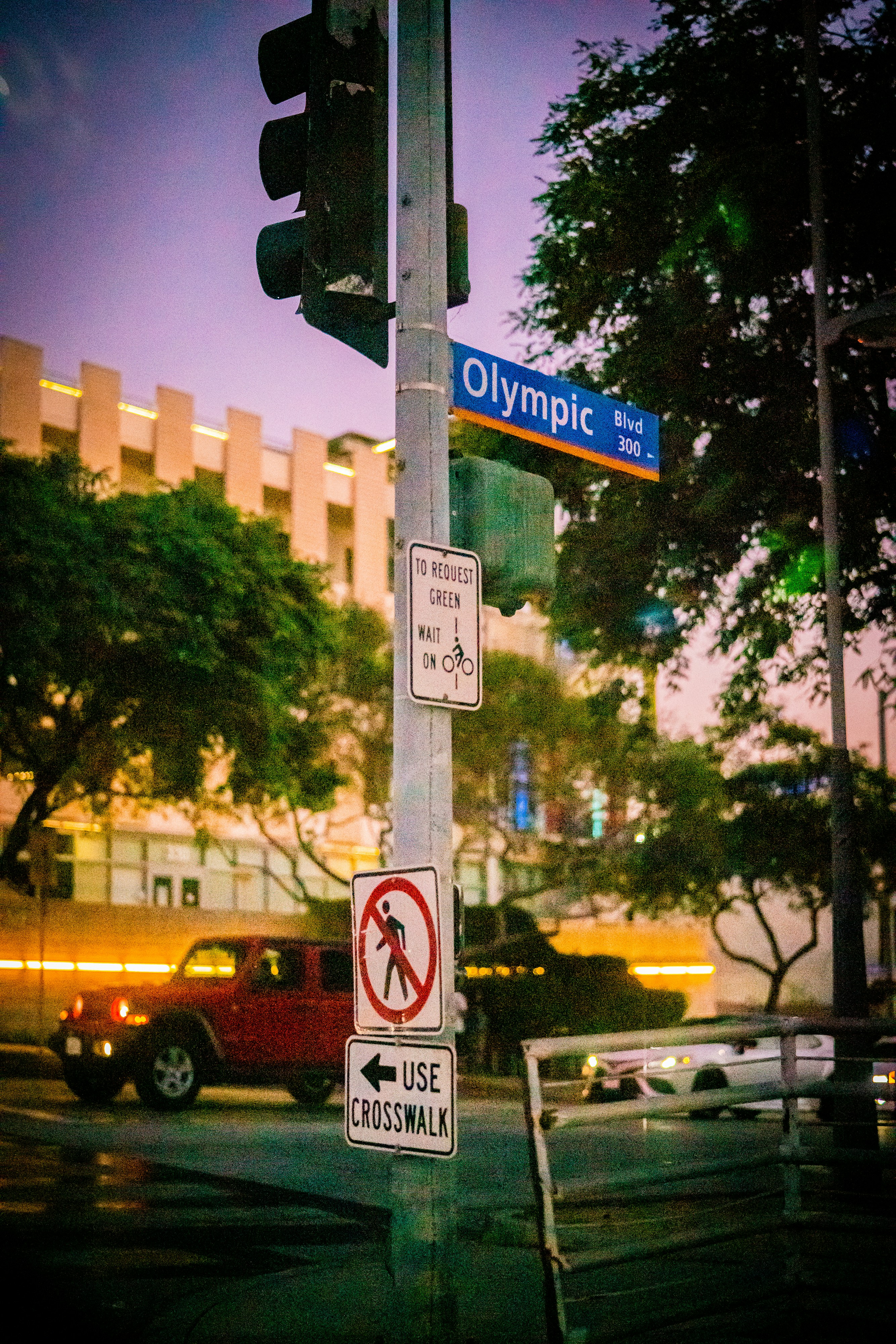 White and black street sign photo – Free Usa Image on Unsplash