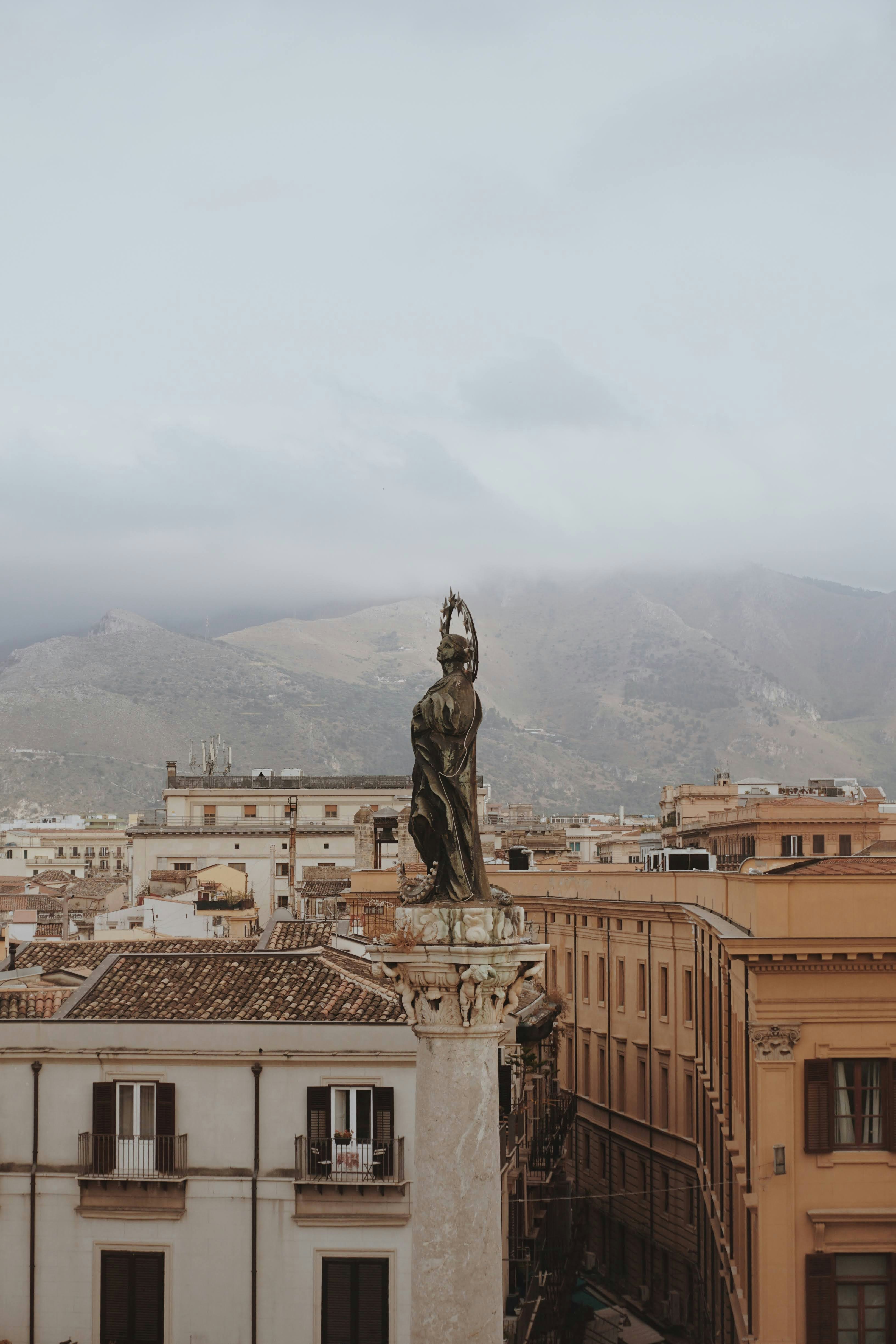 Statue of Mary in Palermo, Sicily | statue of man on top of building