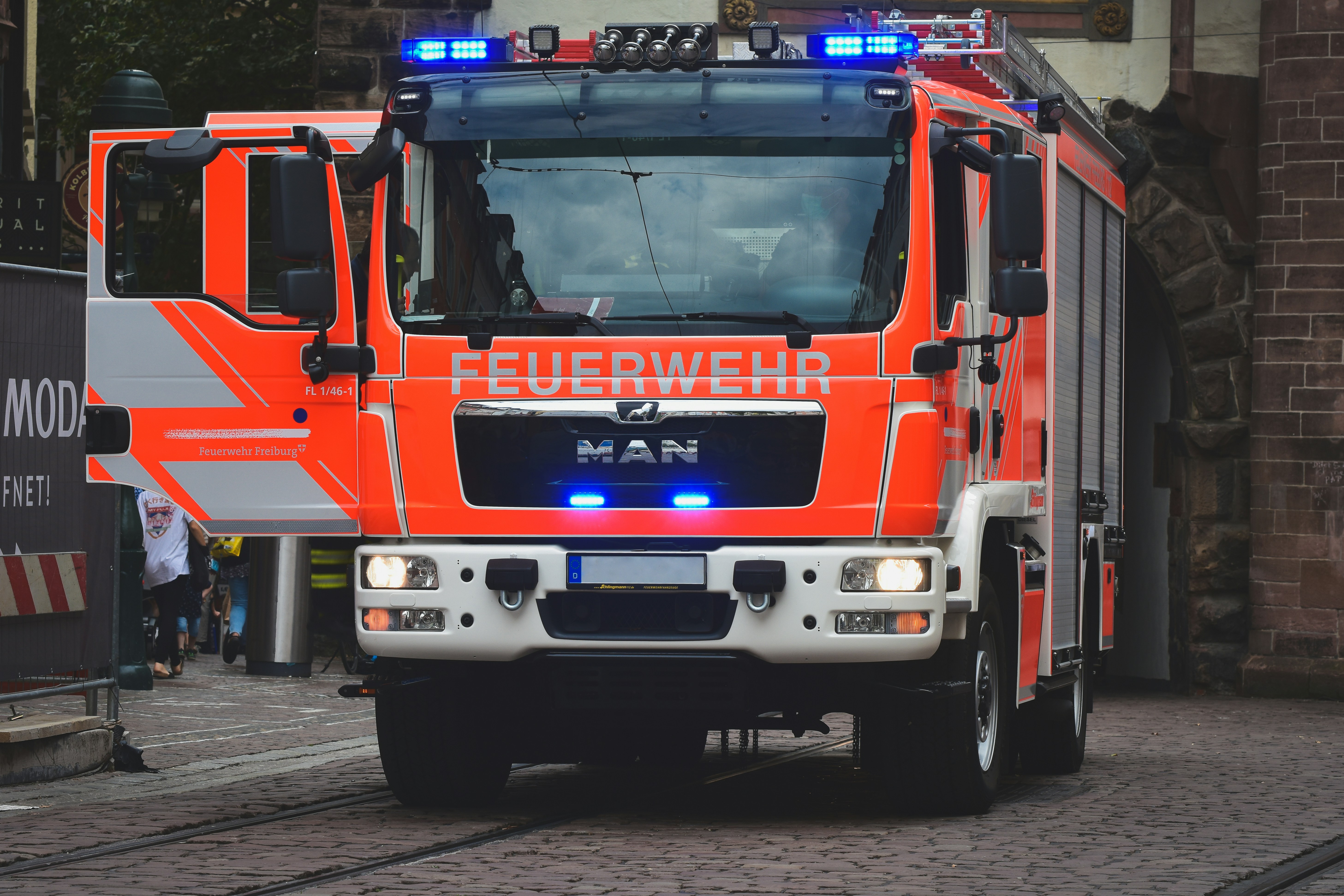 Sirensteel on Cobblestones: Front-Facing MAN Fire Engine