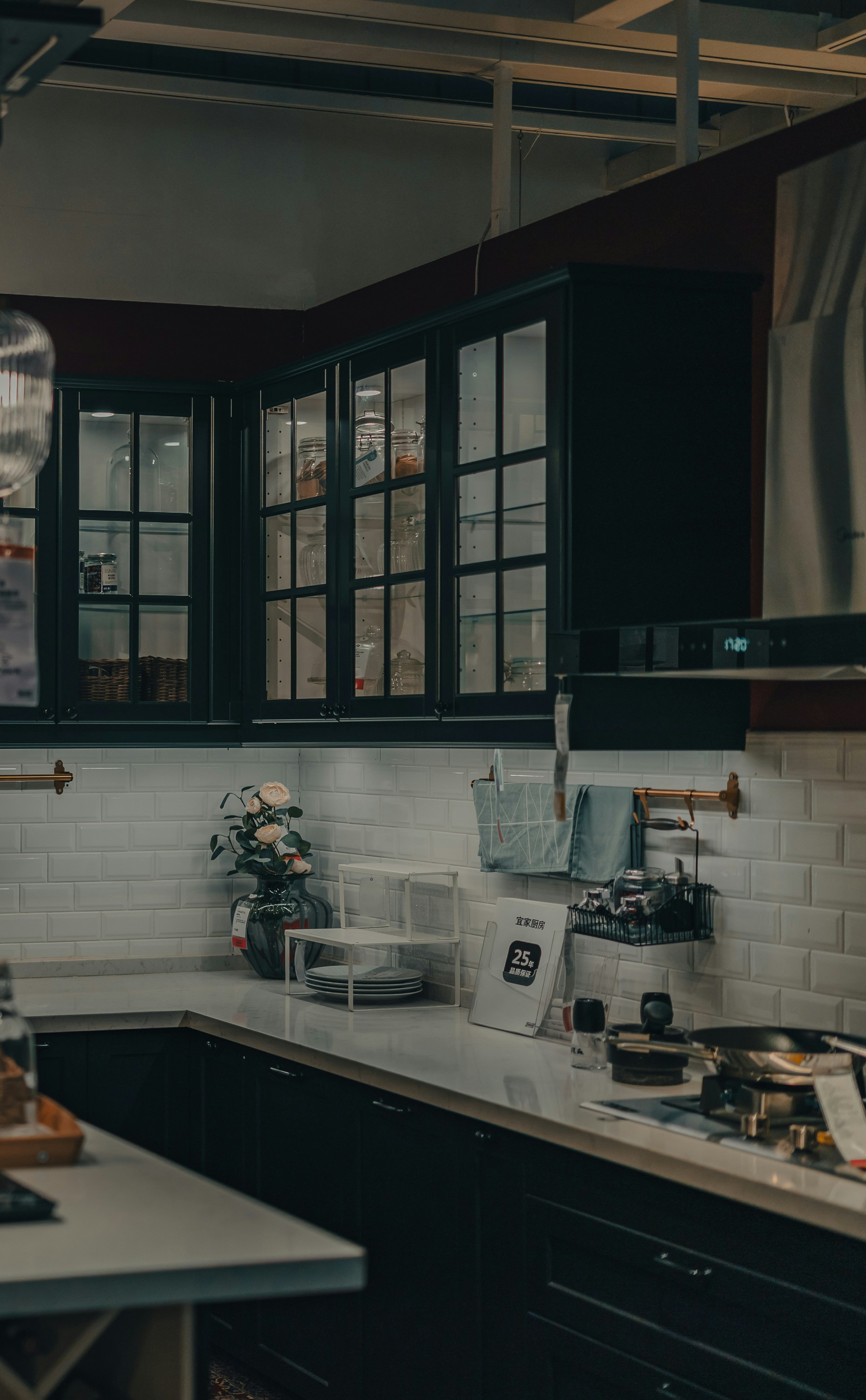 Black flat screen tv turned off photo – Free Grey Image on Unsplash