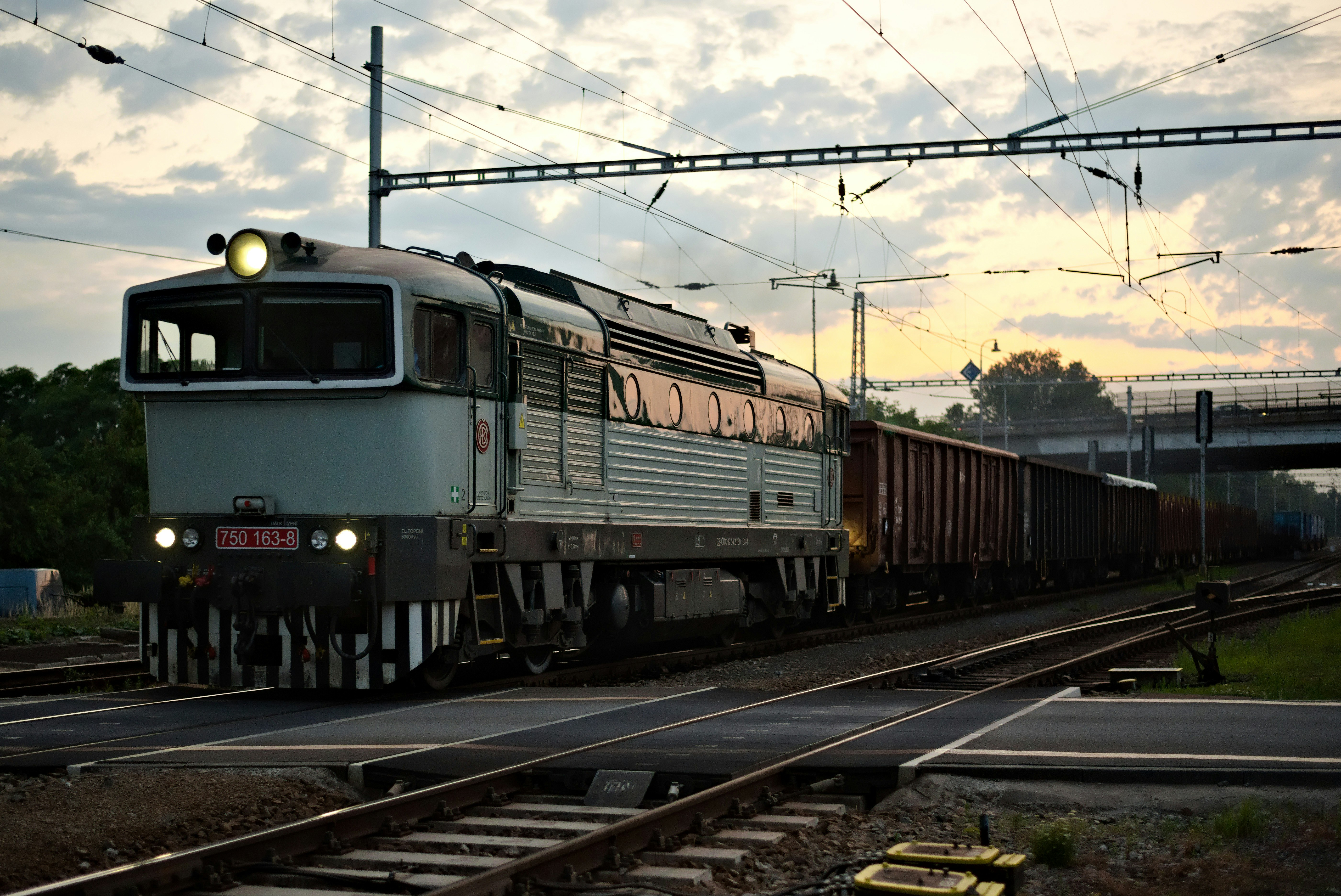 Red and blue train on rail tracks photo – Free Train Image on Unsplash