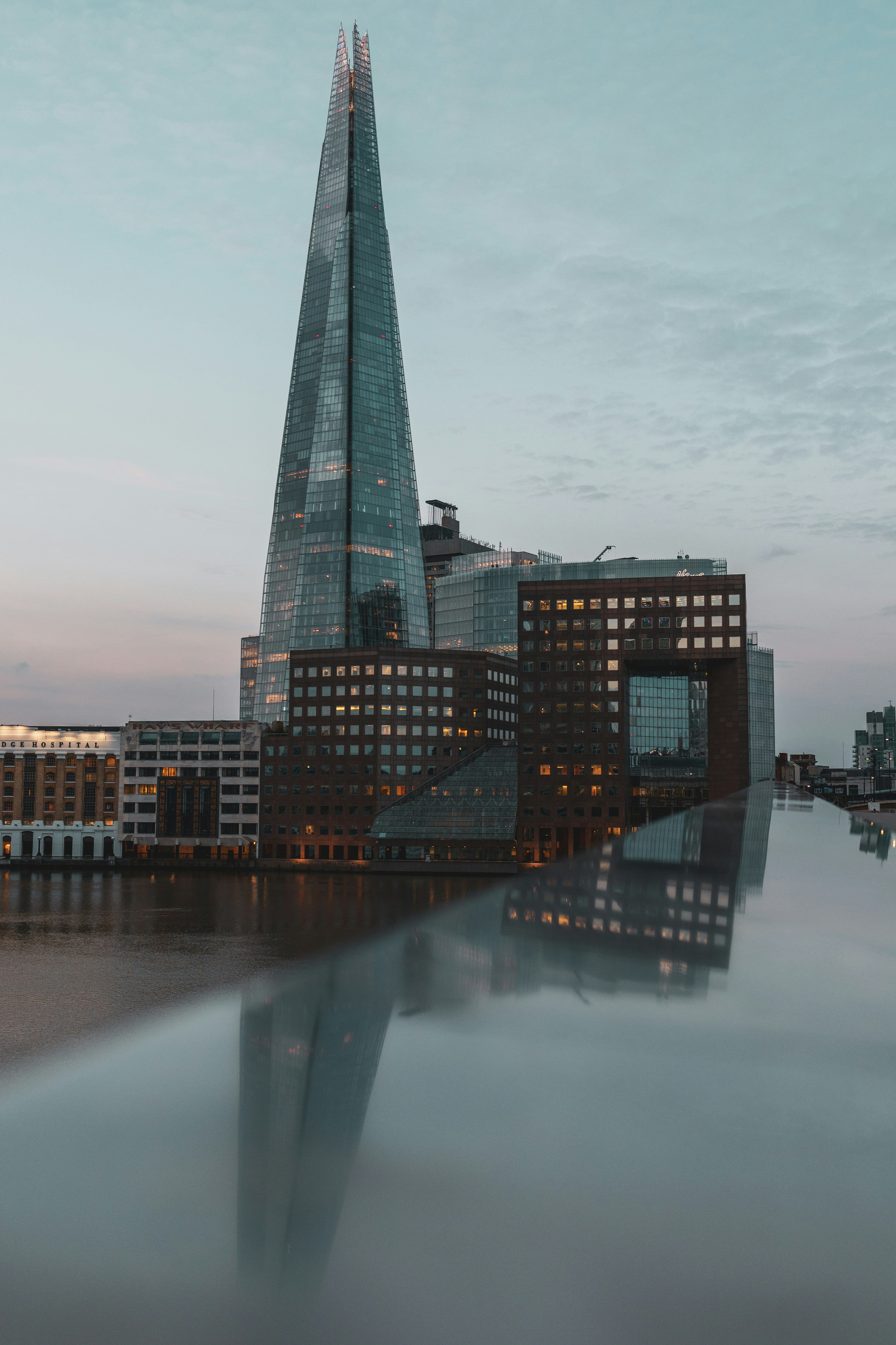 The shard of the building is reflected in the water photo – Free London ...