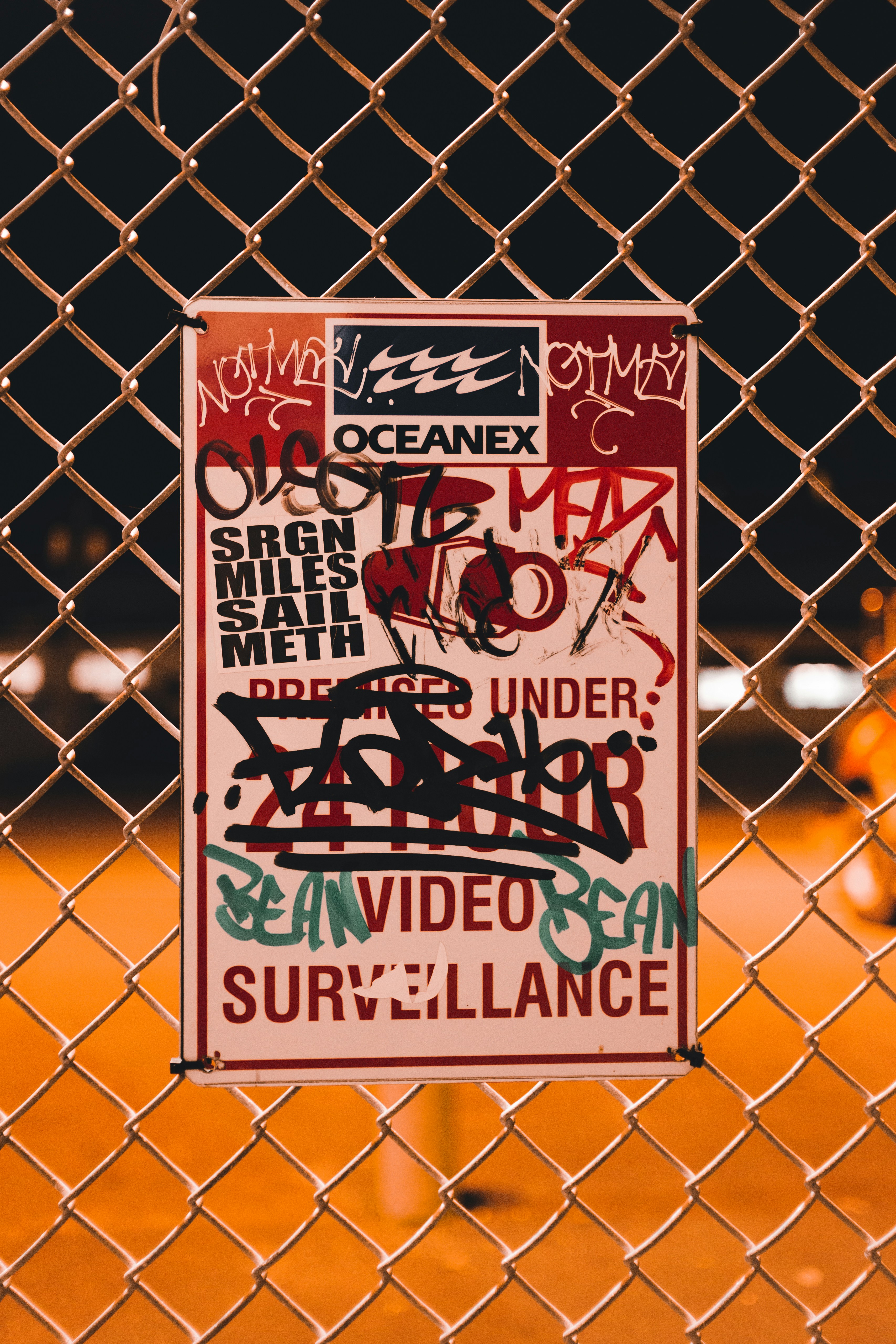 Graffiti Consent: A Chain-Link Frame of Urban Messages