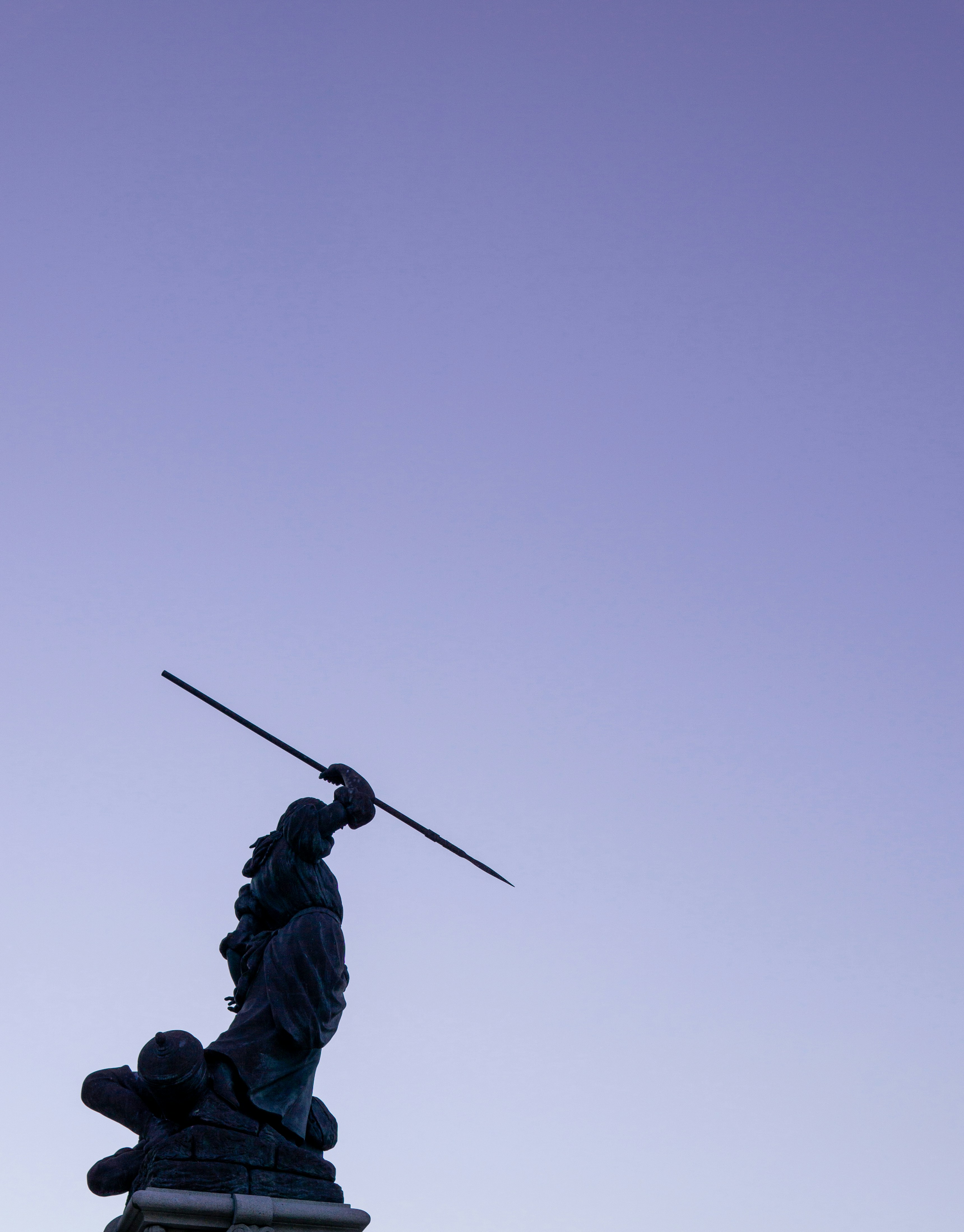 Spear of Silence: Astatue Piercing the Evening Sky
