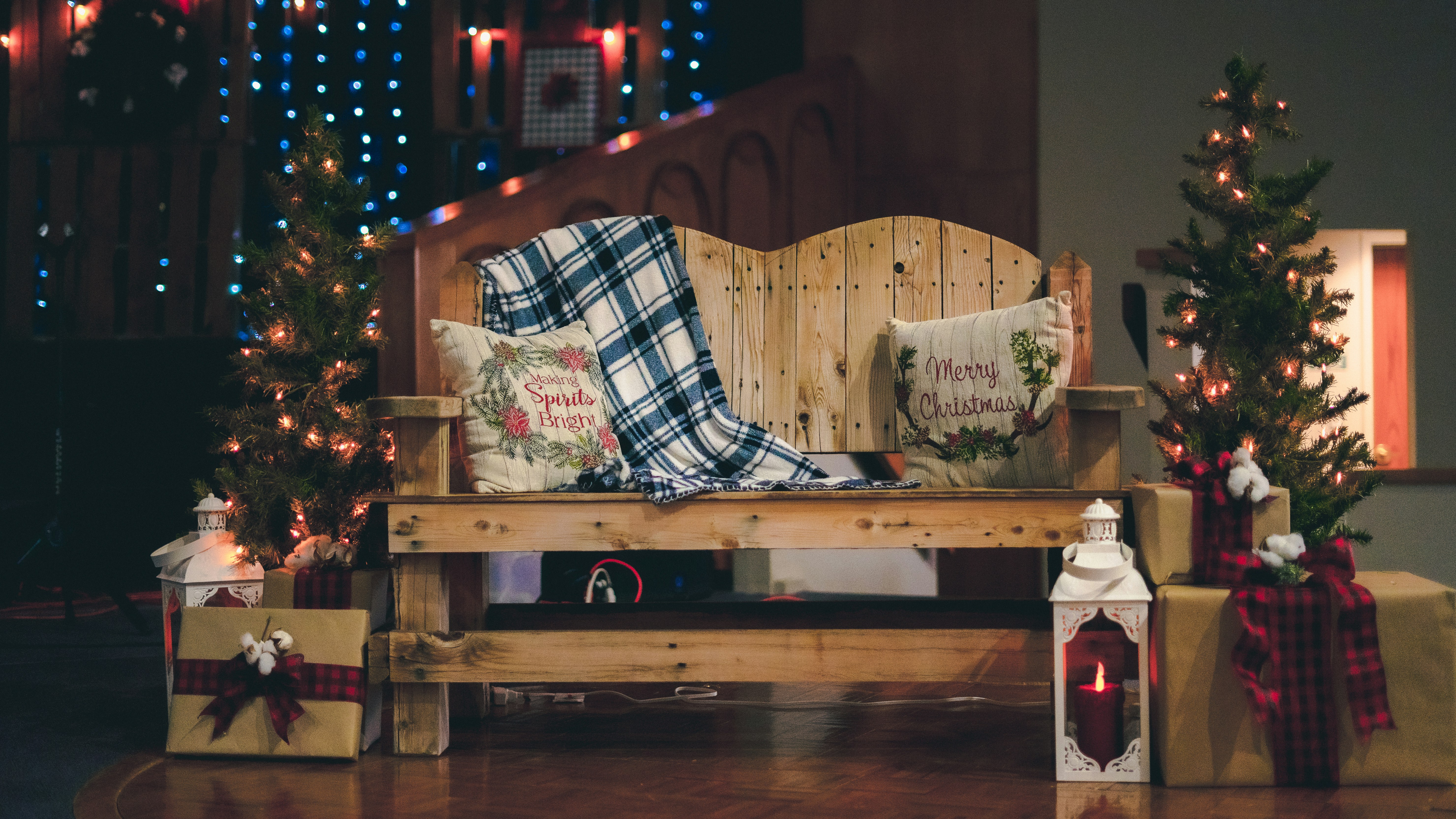 A wooden bench with christmas decorations on it photo – Free Christmas ...