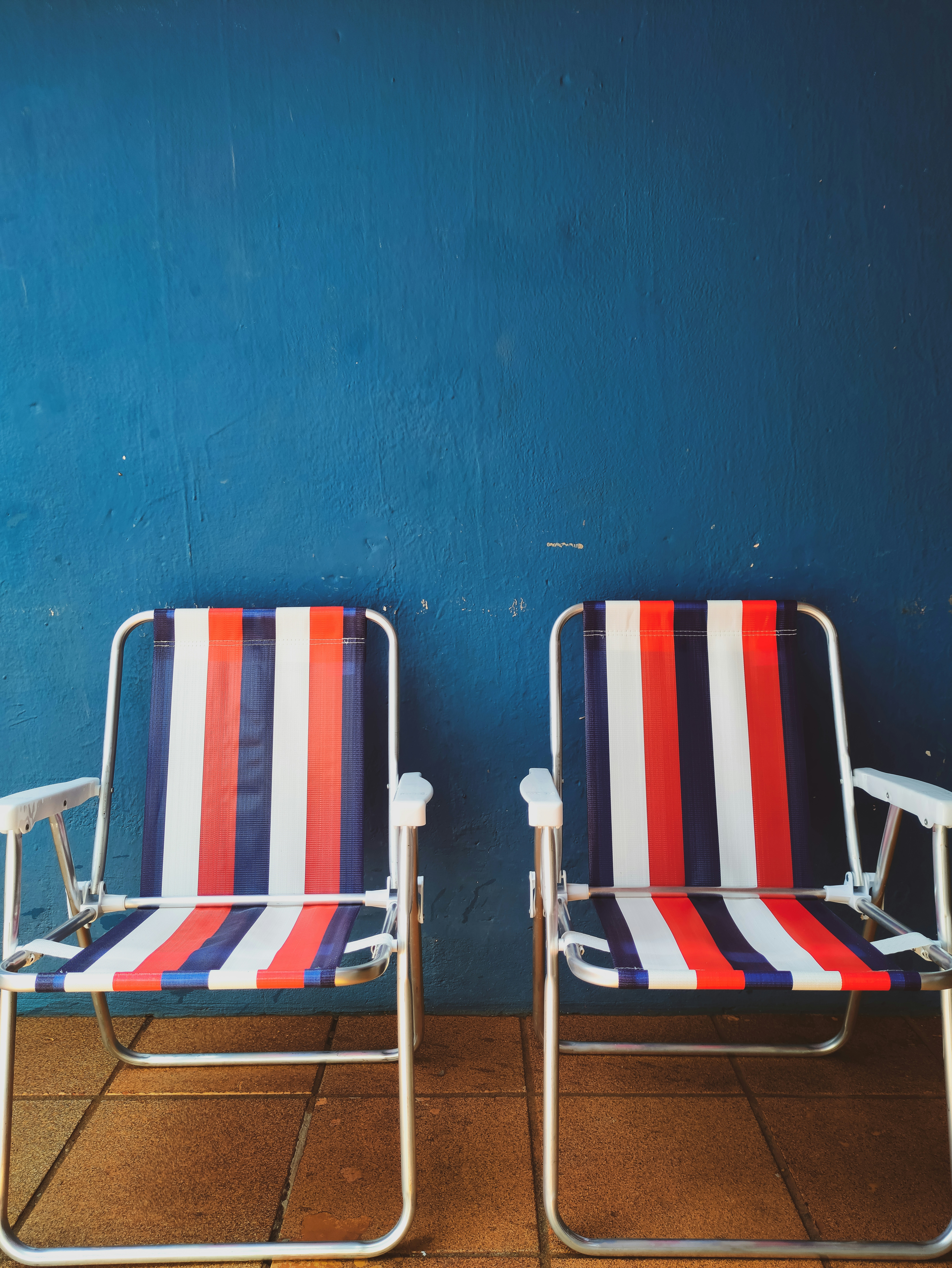 a couple of lawn chairs sitting next to each other