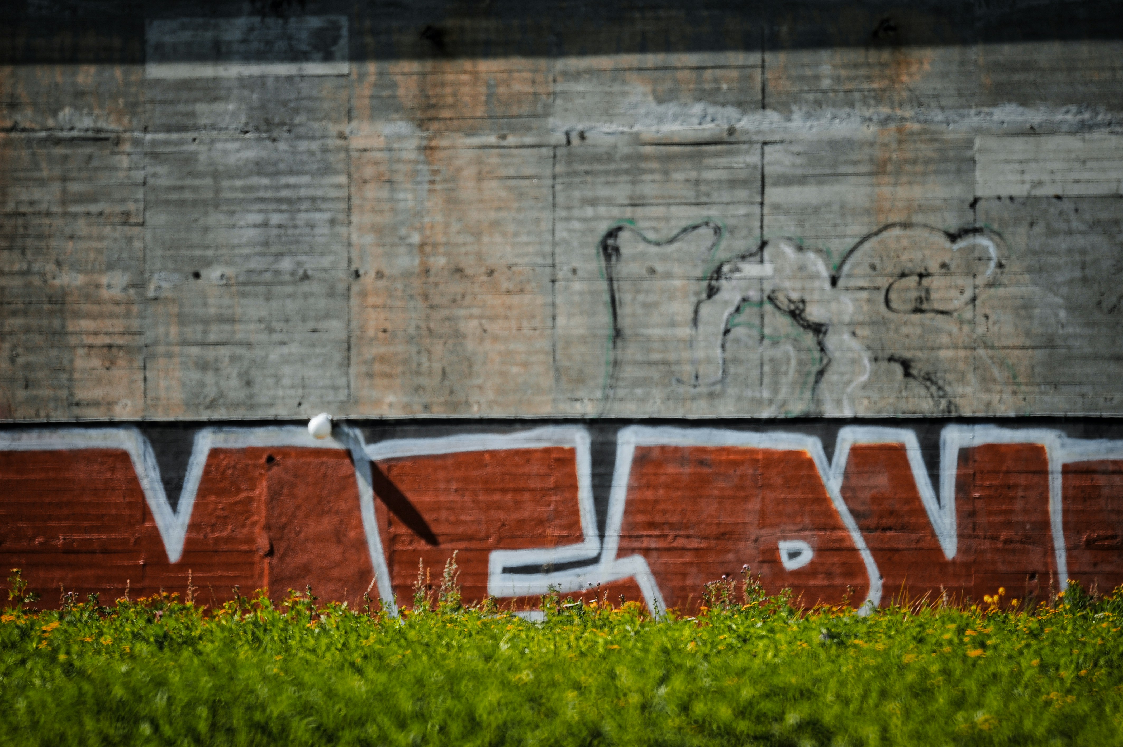 a wall that has some graffiti on it