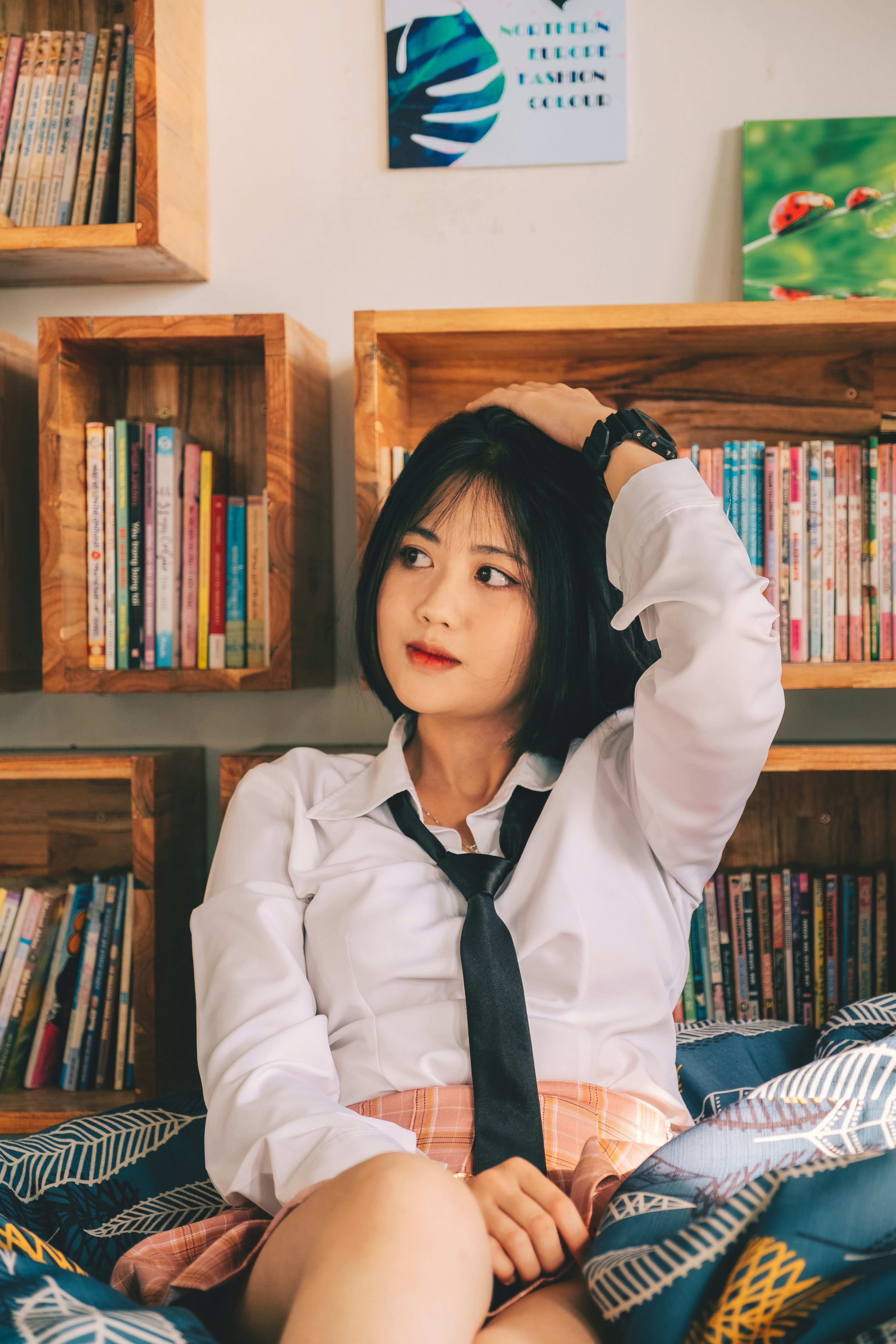 A woman sitting on top of a bed wearing a tie photo – Free Viet nam Image on Unsplash