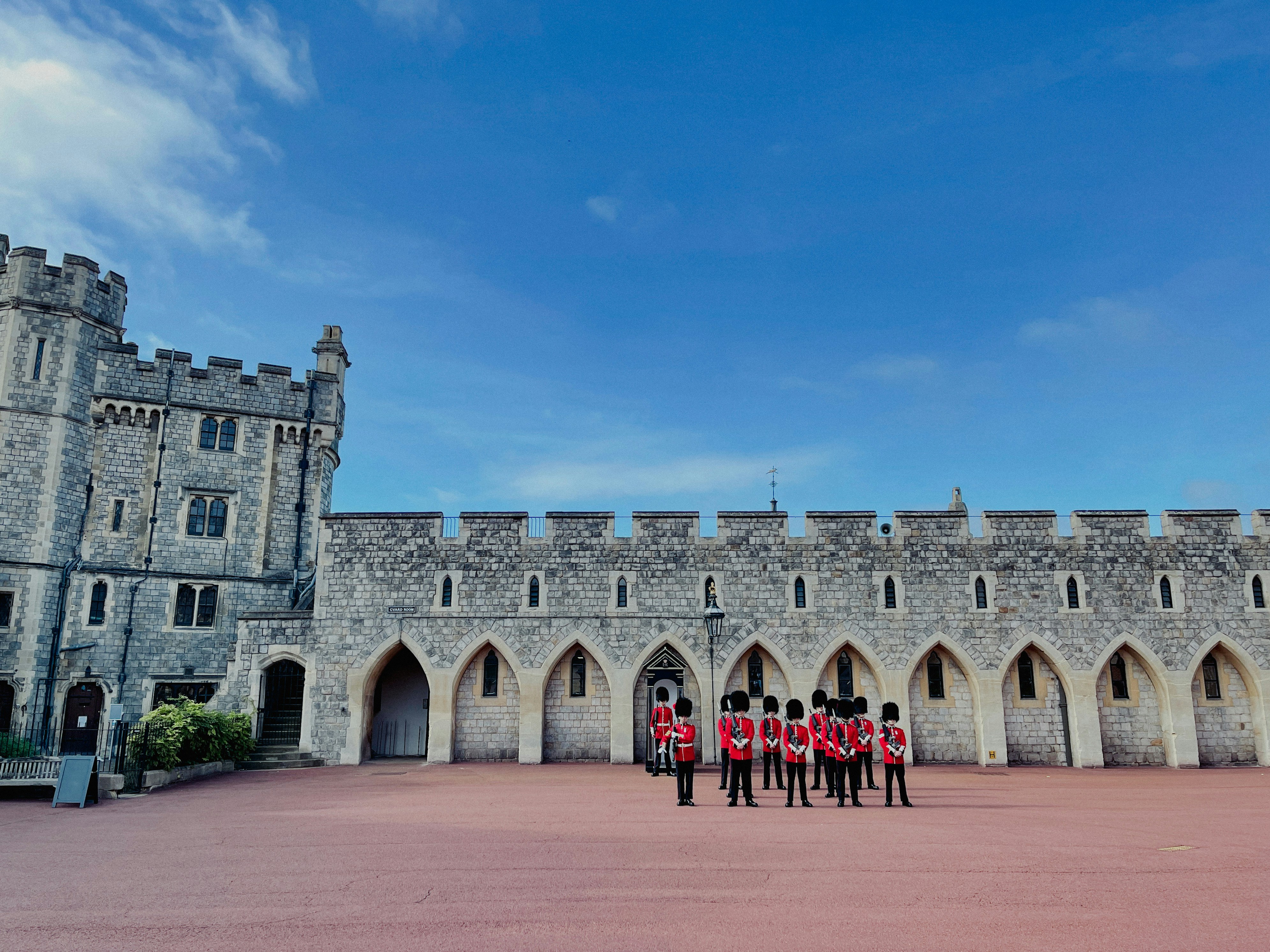 A group of people standing in front of a castle photo – Free City Image ...