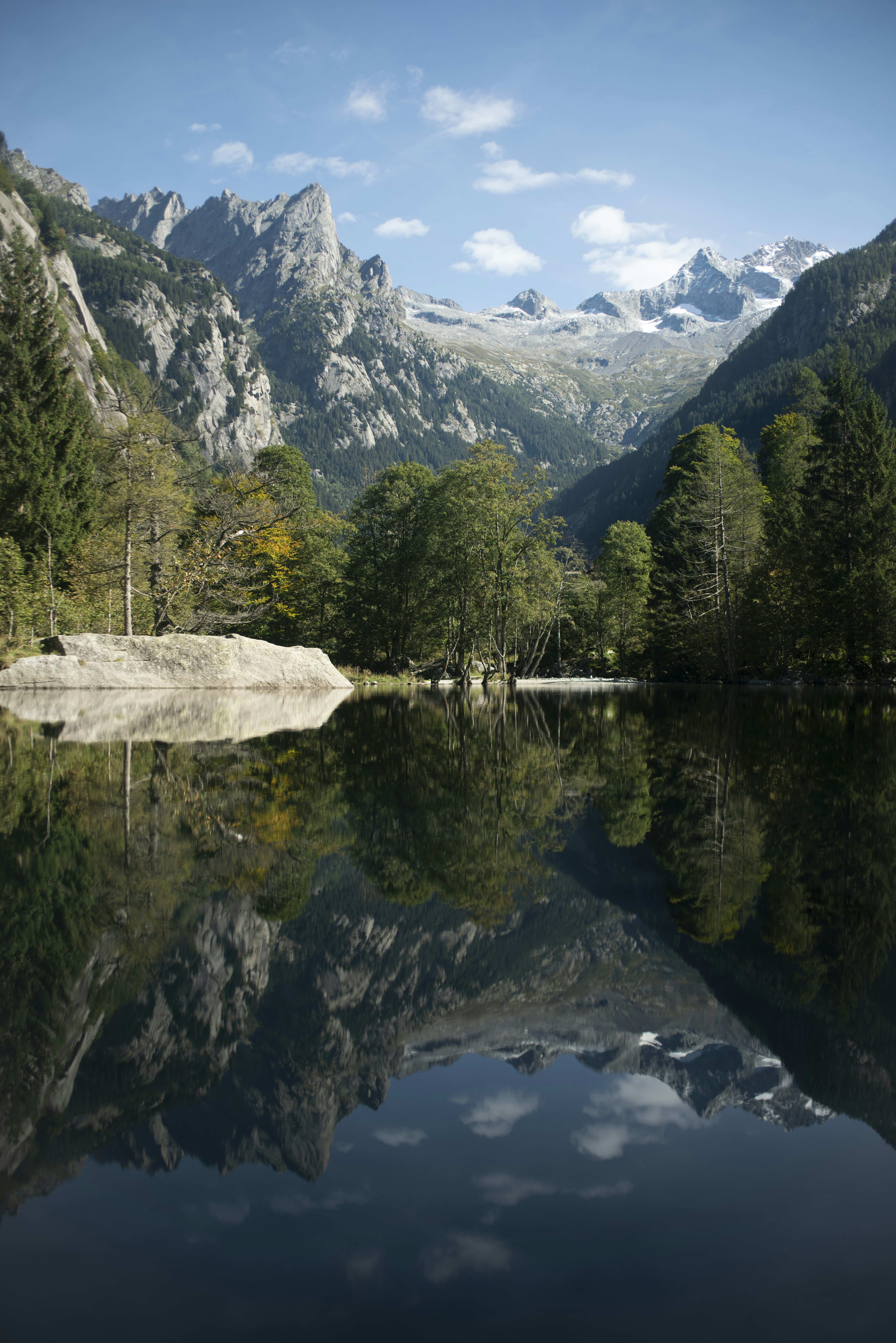 Alpine Crest Reflected: Granite Peaks Over a Glassy Lake