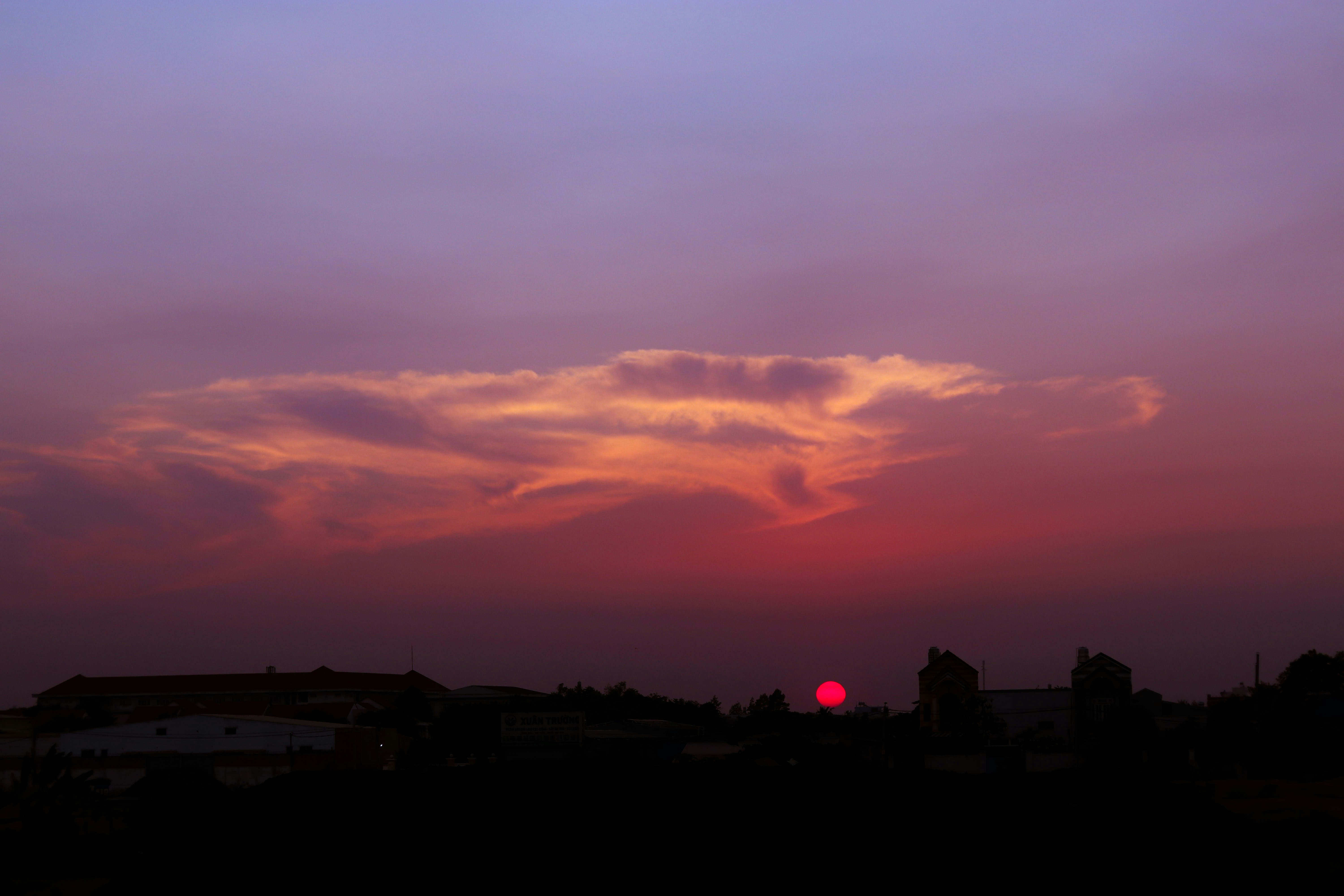 Red Sun Dip Over a Quiet Horizon