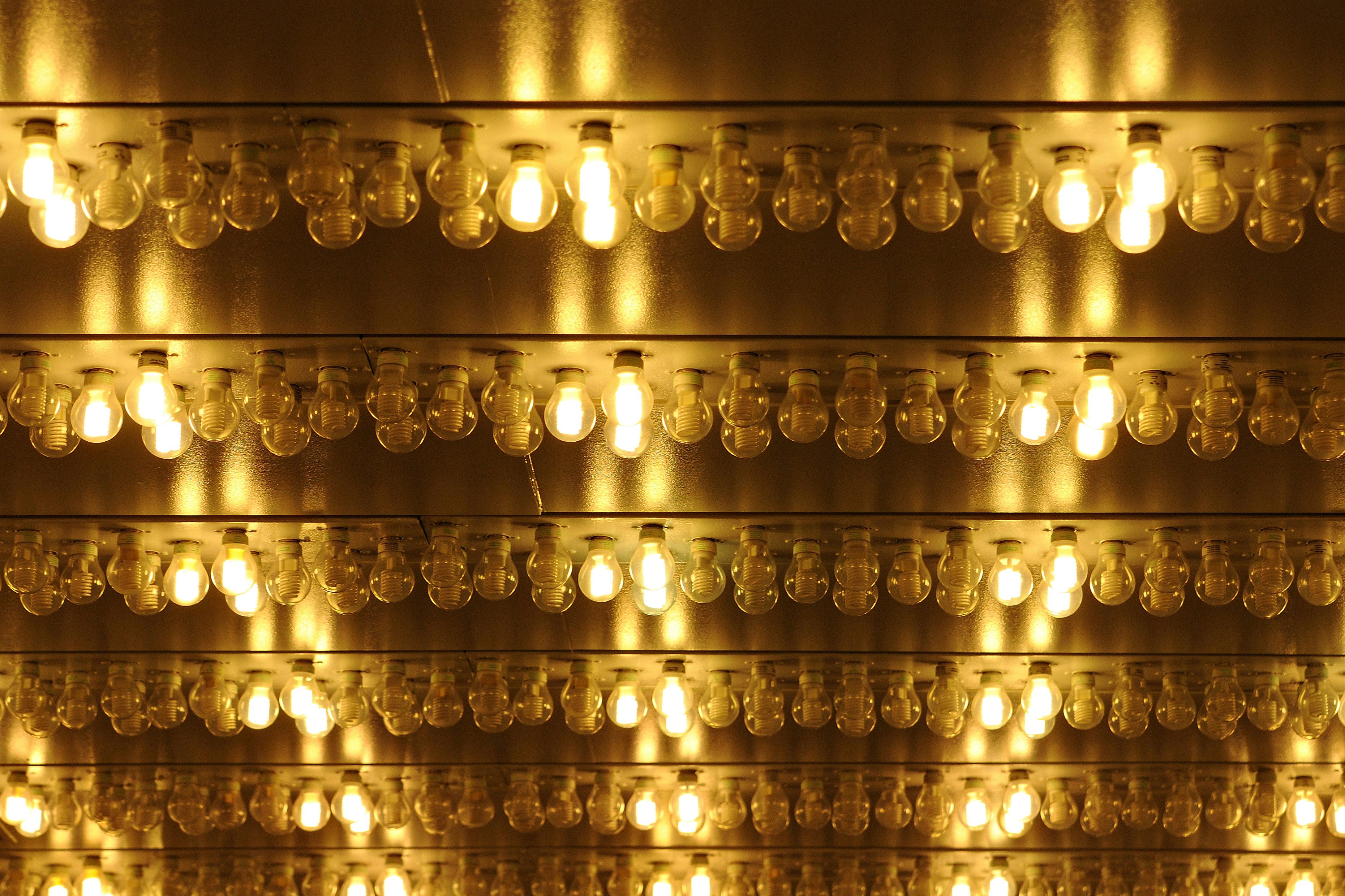 A bunch of lights that are on a wall photo – Free Usa Image on Unsplash