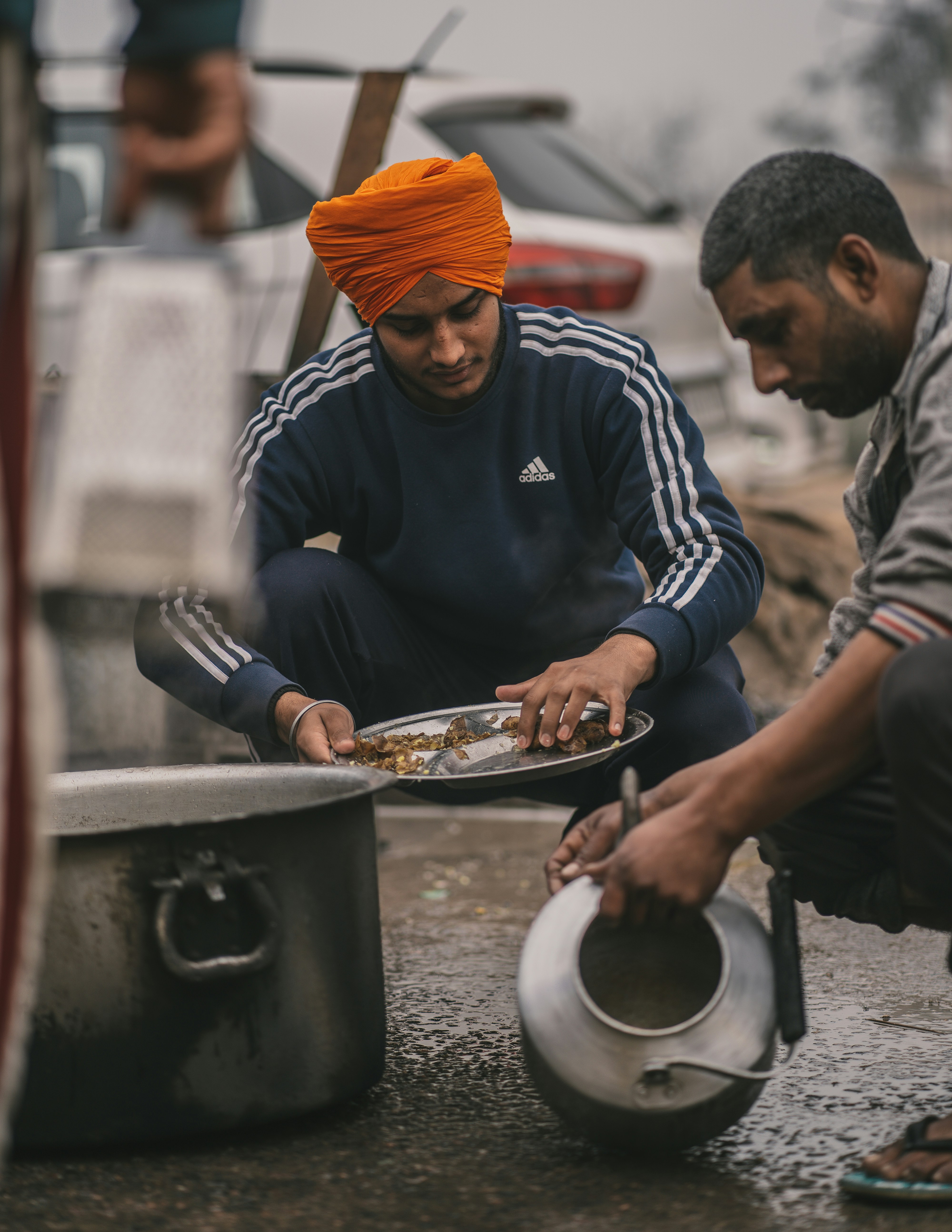 A man in a turban is preparing food photo – Free India Image on Unsplash