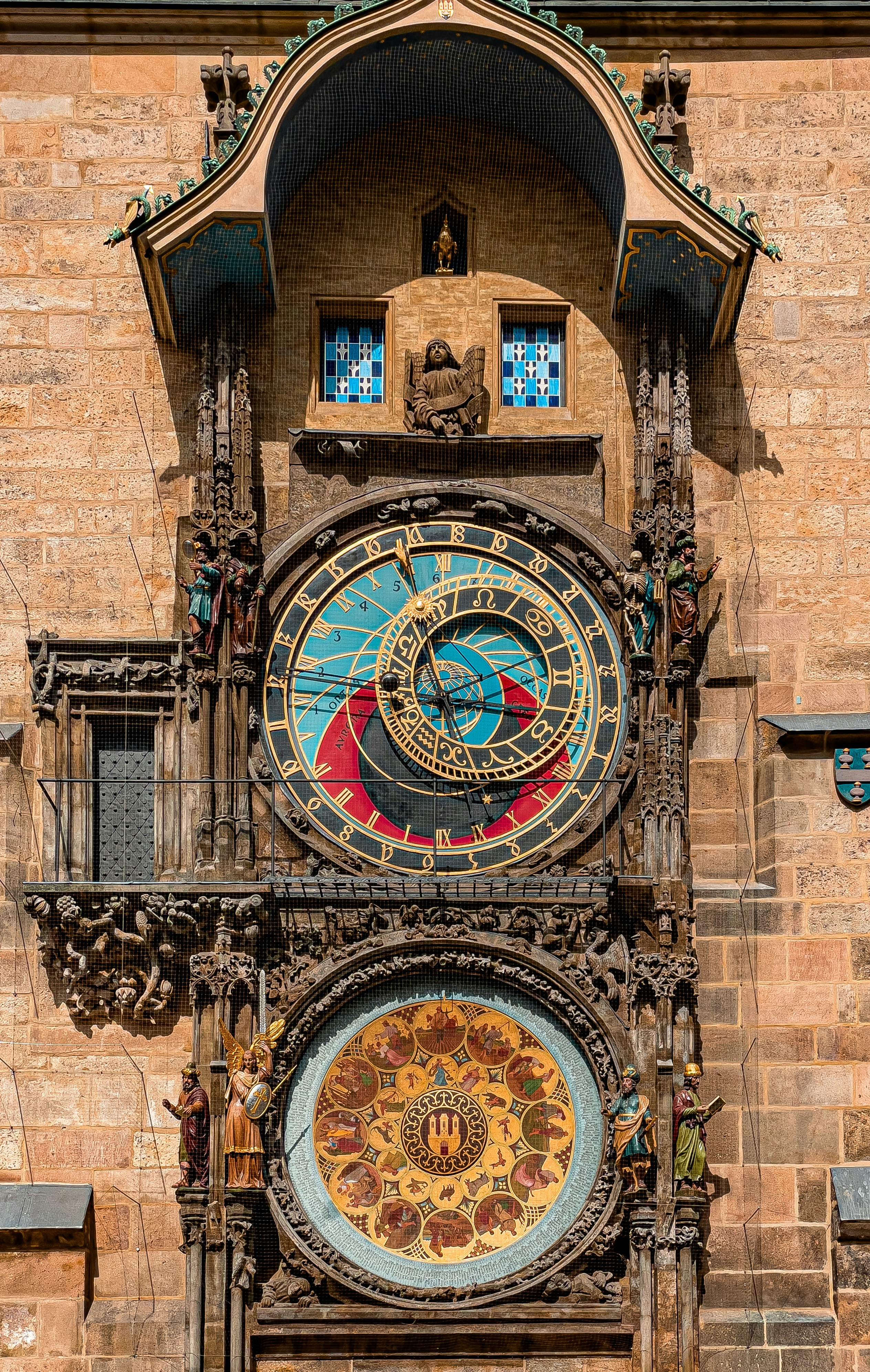 A large clock on the side of a building photo – Free Architecture Image ...