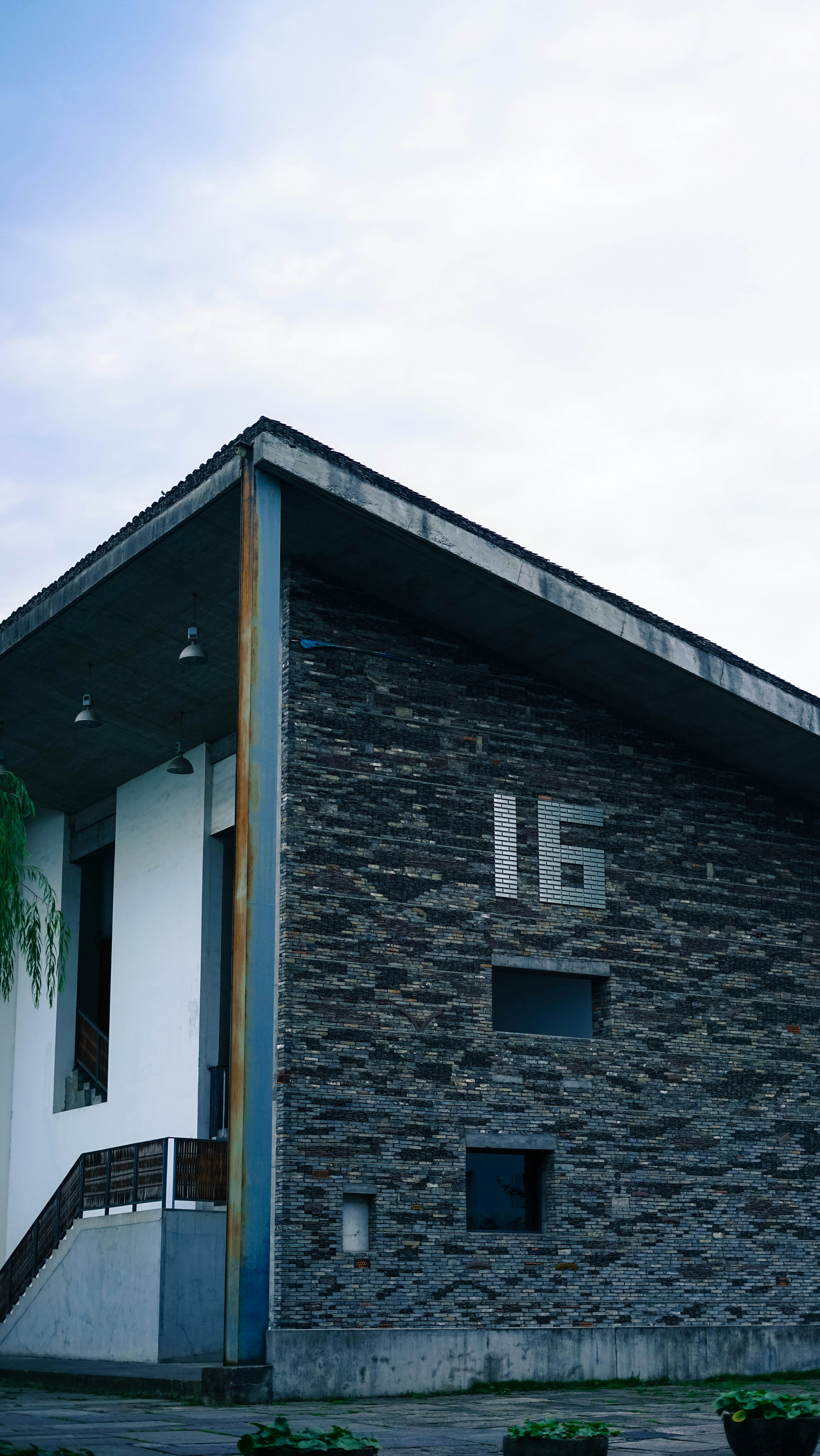 Edge of Quiet Geometry: 16 on a Slate Facade