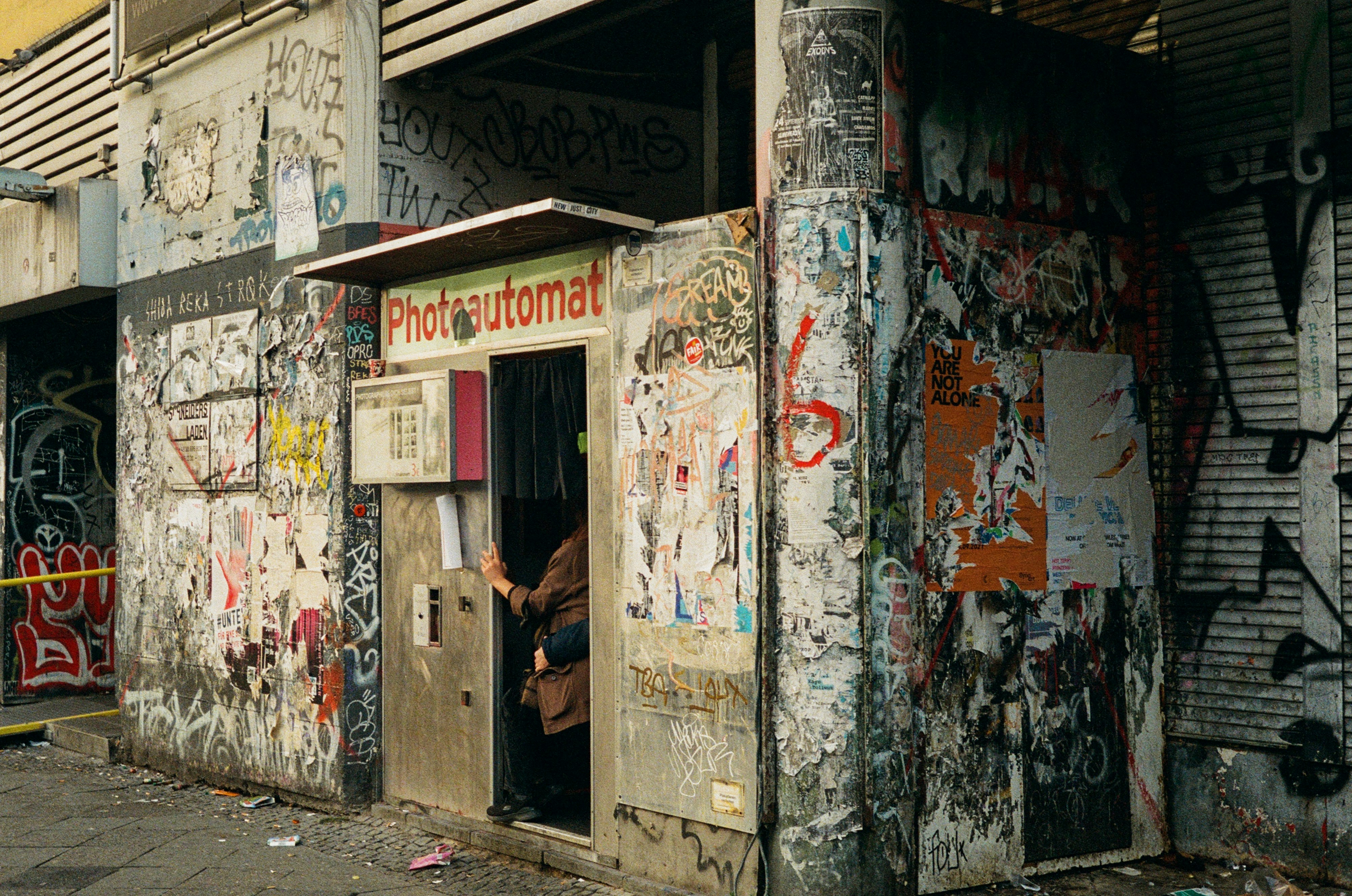 A building with a bunch of graffiti all over it photo – Free Graffiti ...