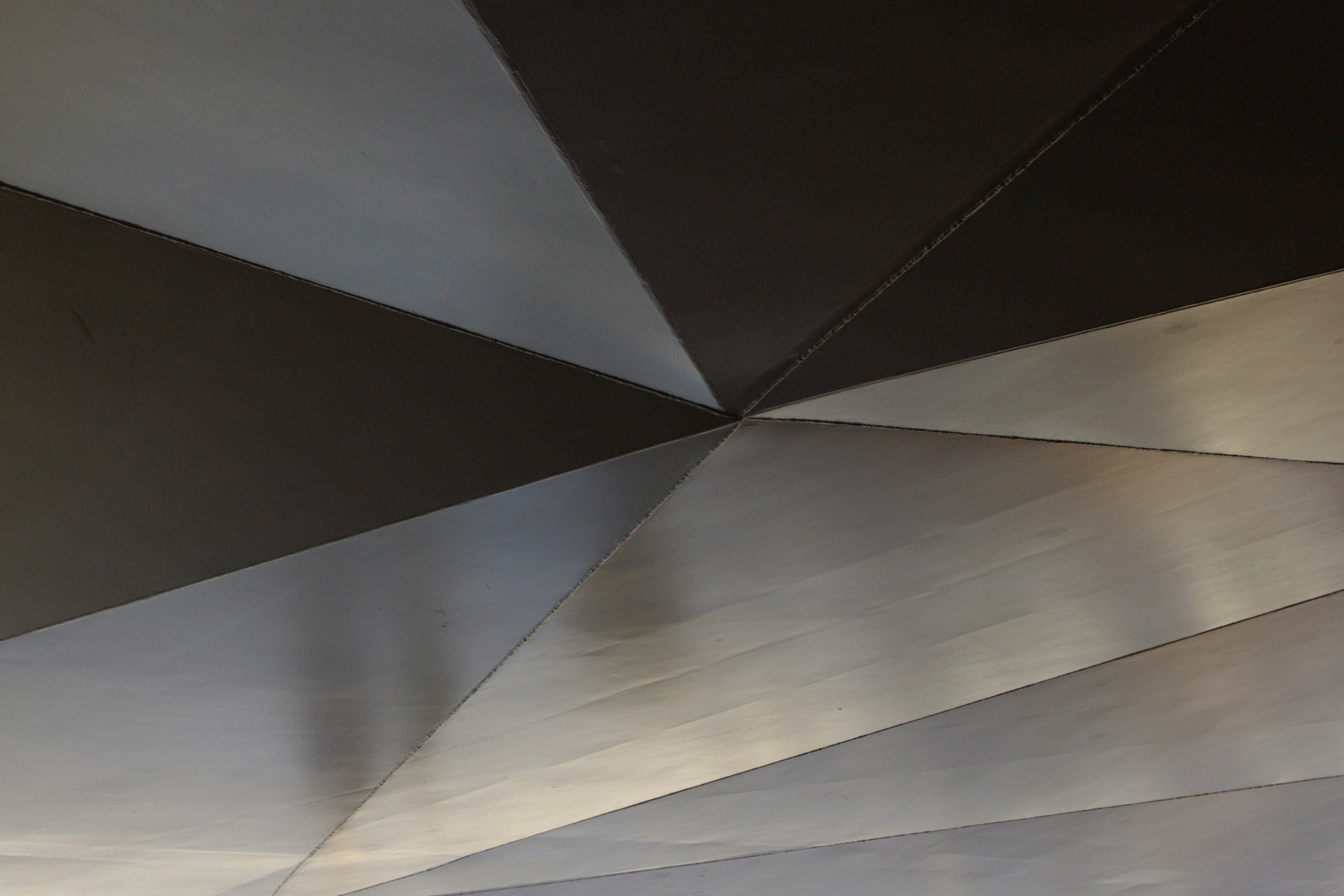 Foto Una vista de cerca de una estructura metálica – Imagen Forma ...