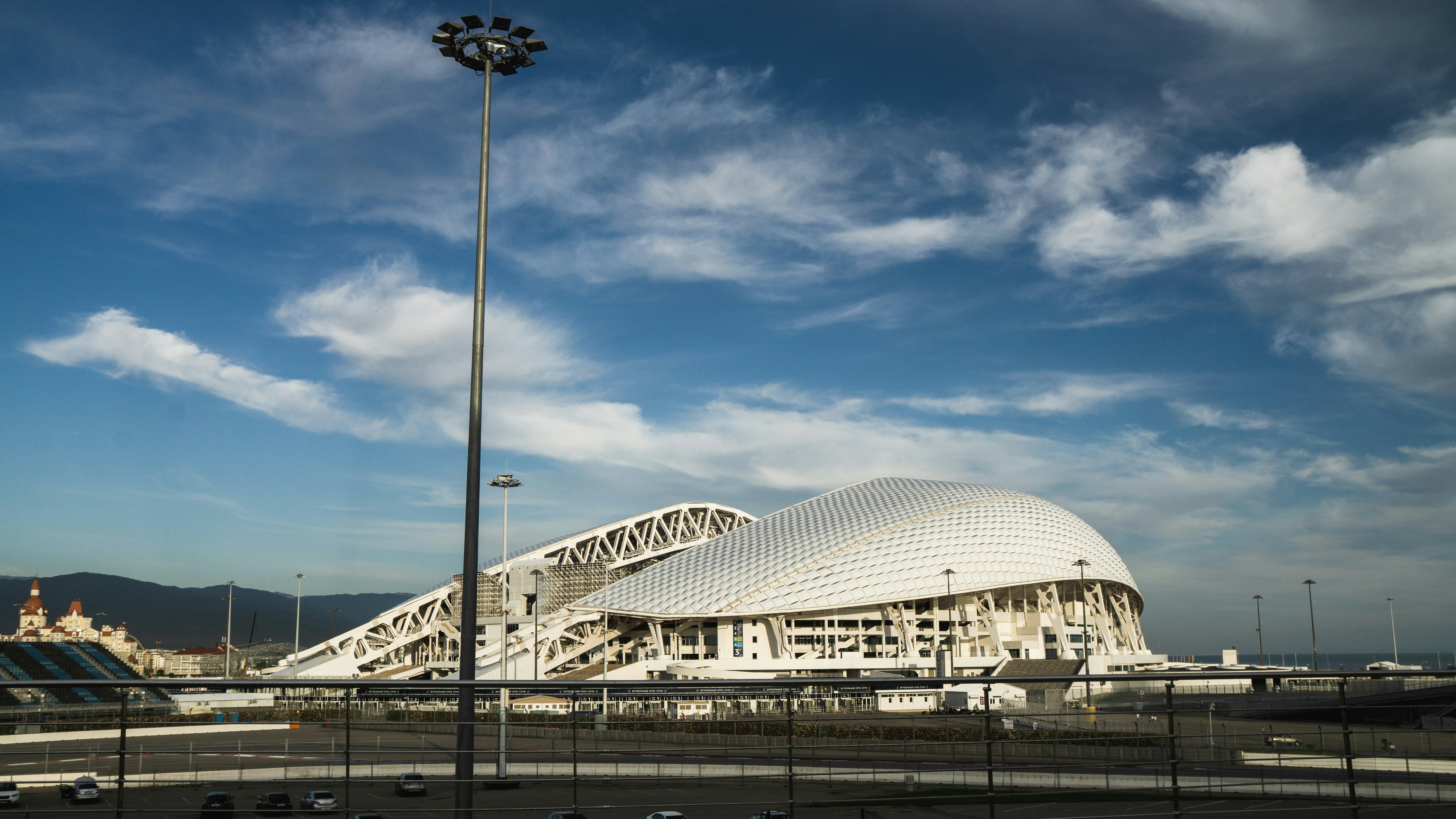 Lattice Arches by the Bay: A Waterfront Geometry