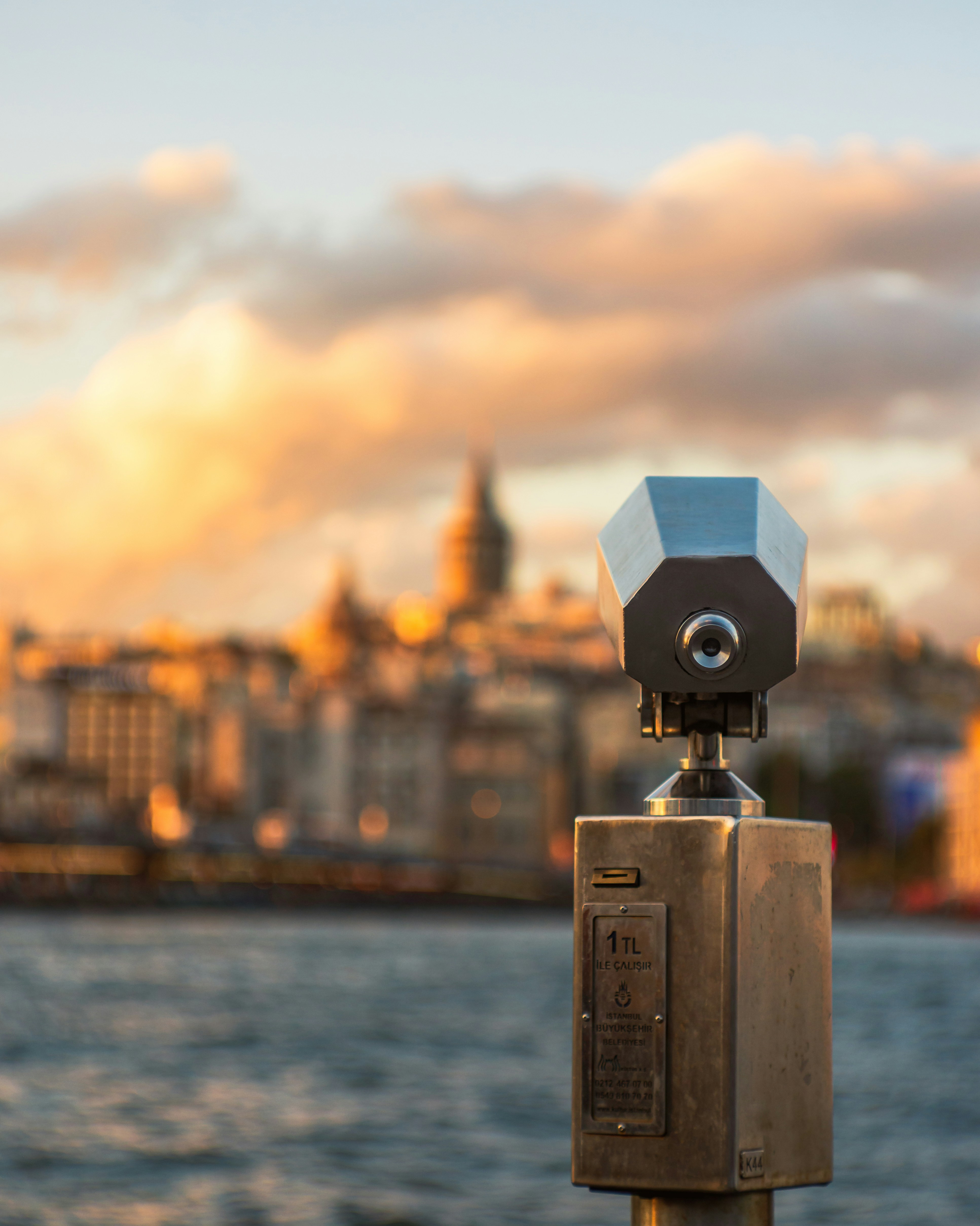 Cityscope: A Coin-Operated Lens Faces the Sunset