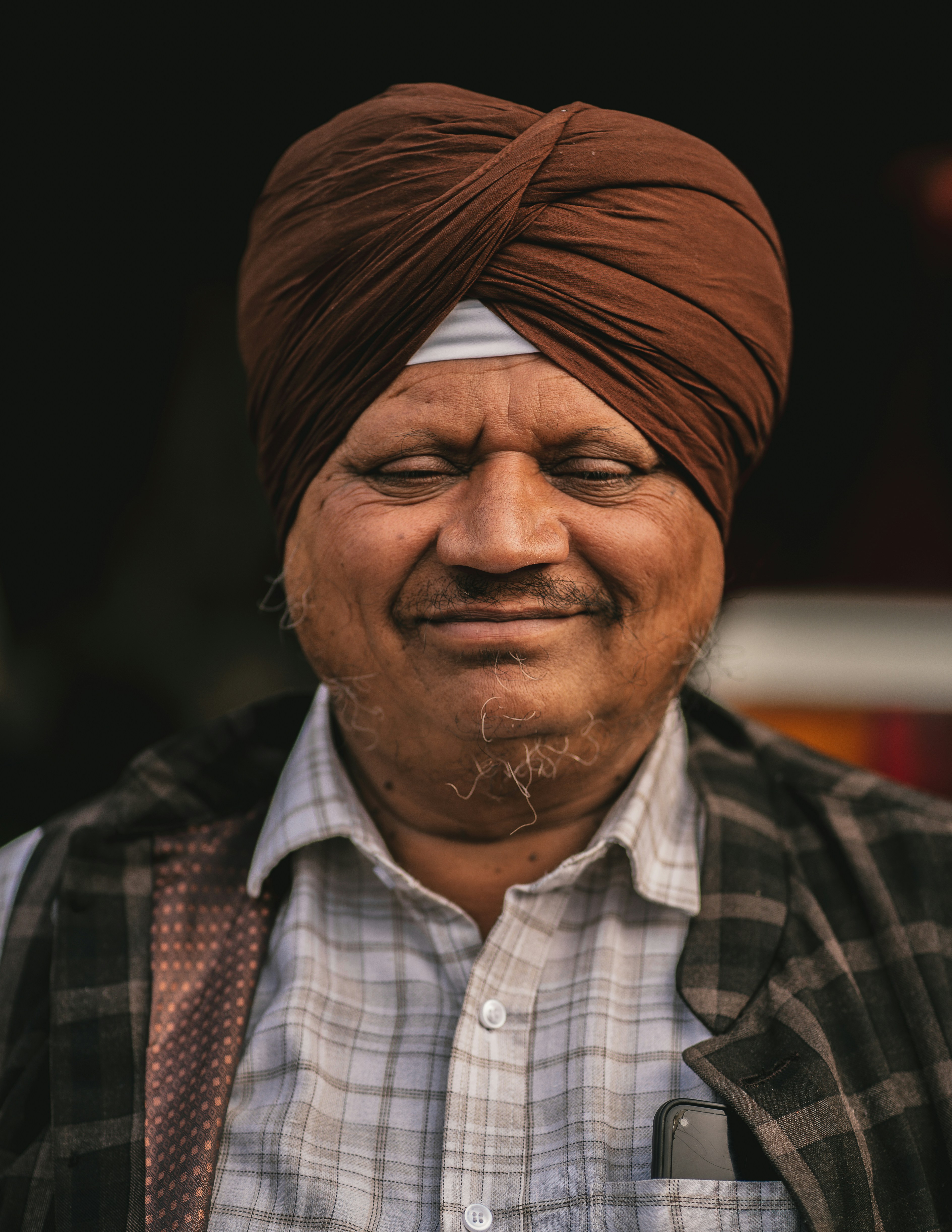A man with a turban on his head photo – Free New delhi Image on Unsplash