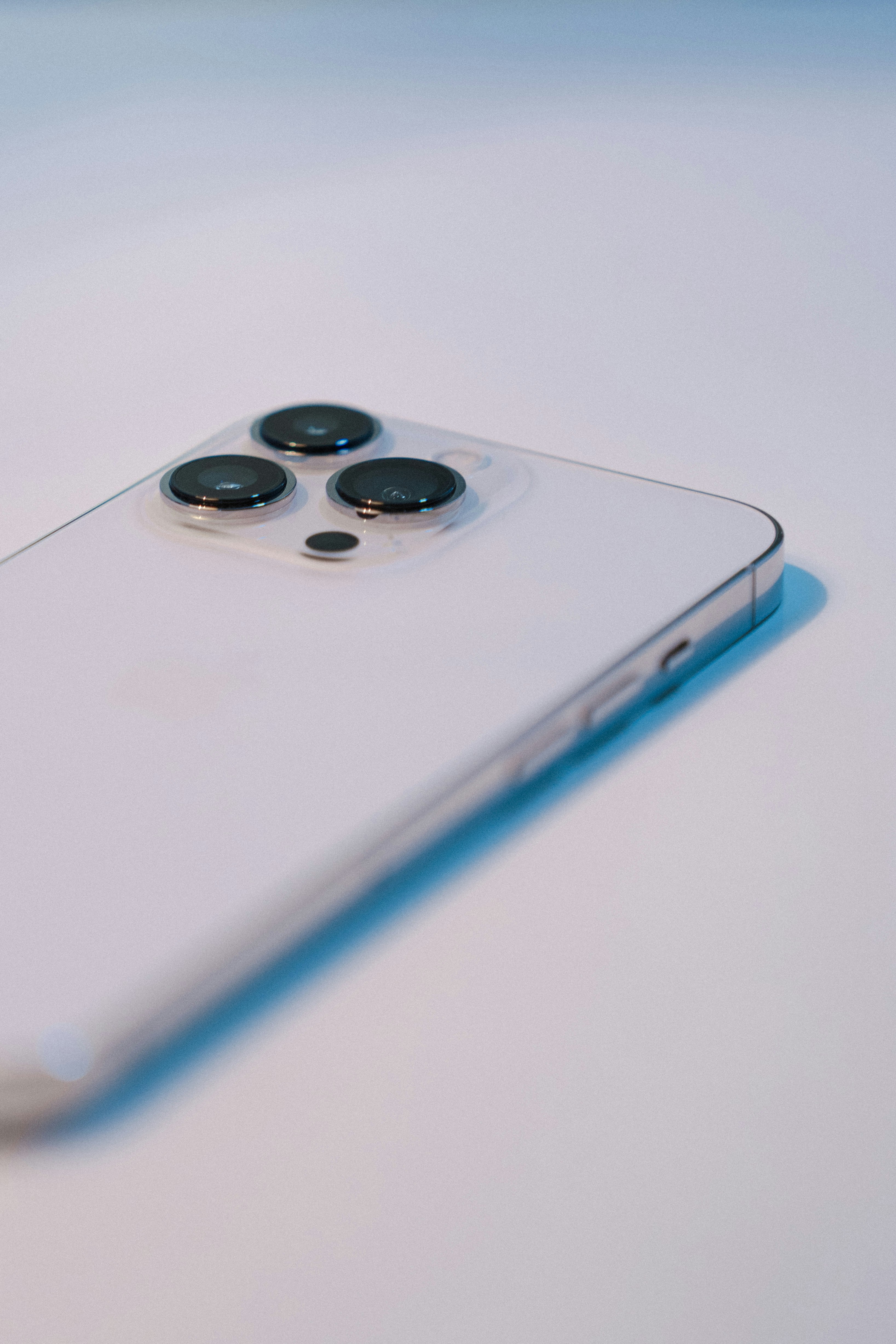 A close up of a cell phone on a table photo – Free Phone Image on Unsplash