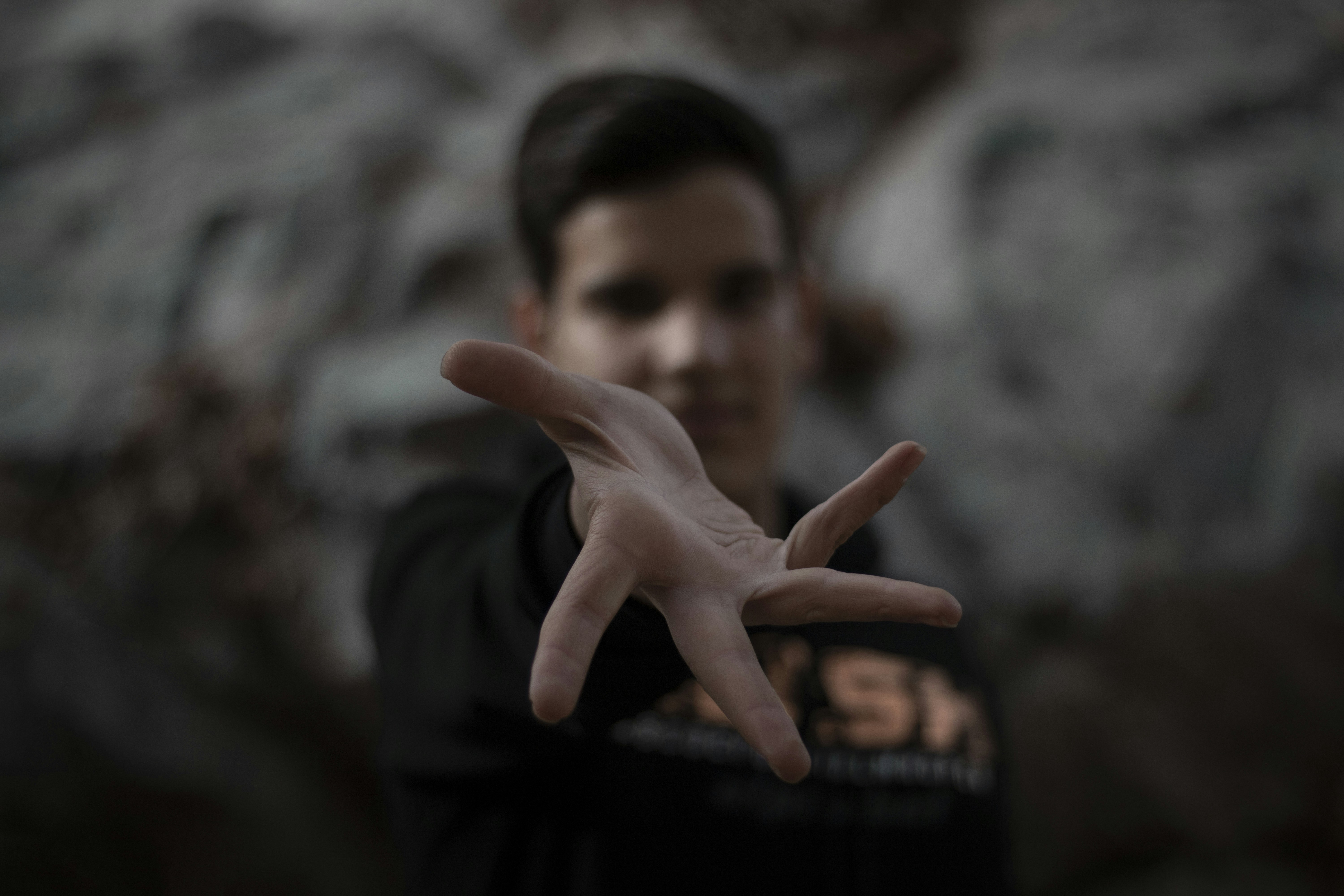 Blurred Reach: A Close-Frame Gesture Against Rugged Rocks