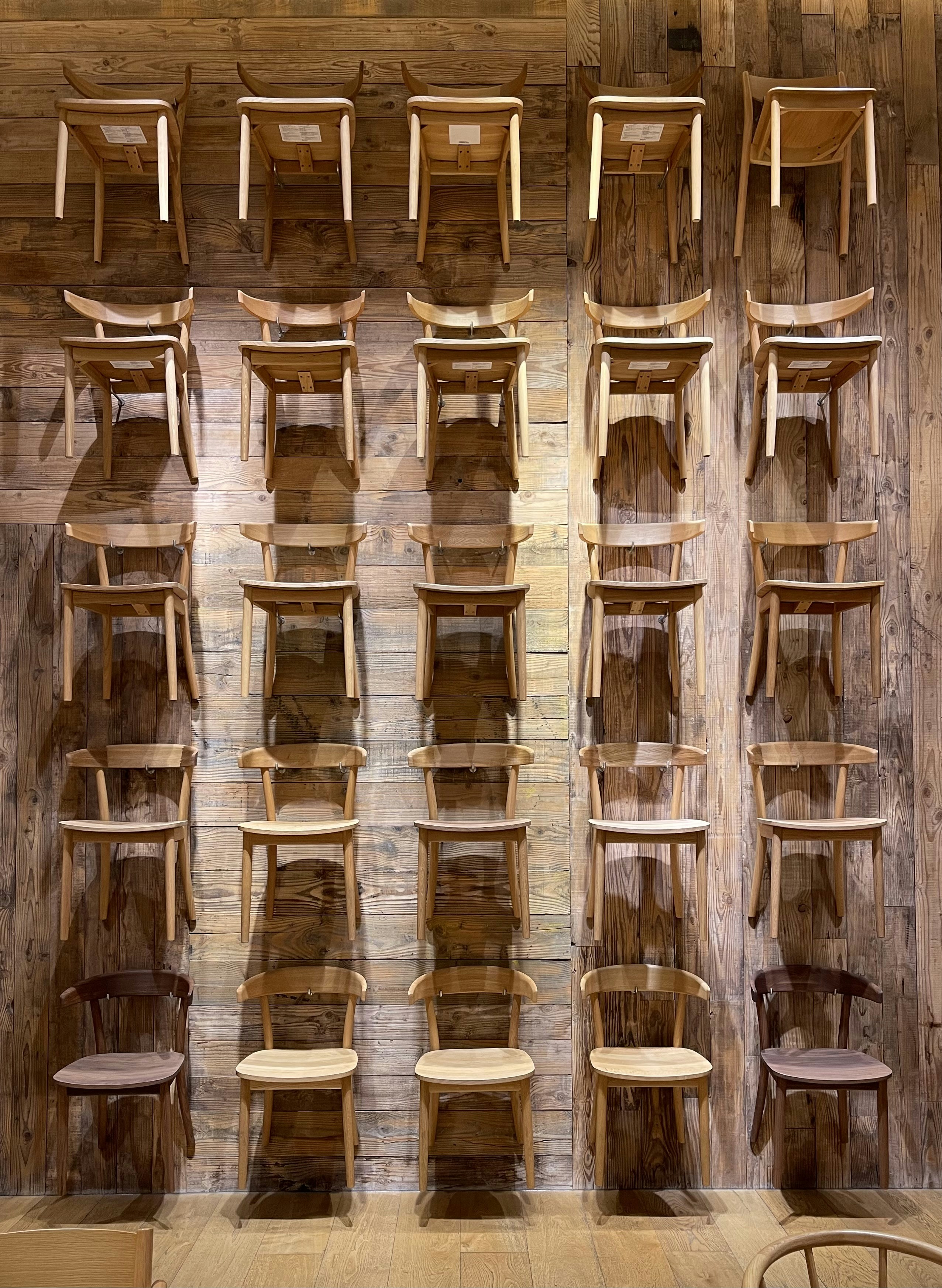 A room with a bunch of chairs on the wall photo – Free Furniture Image ...