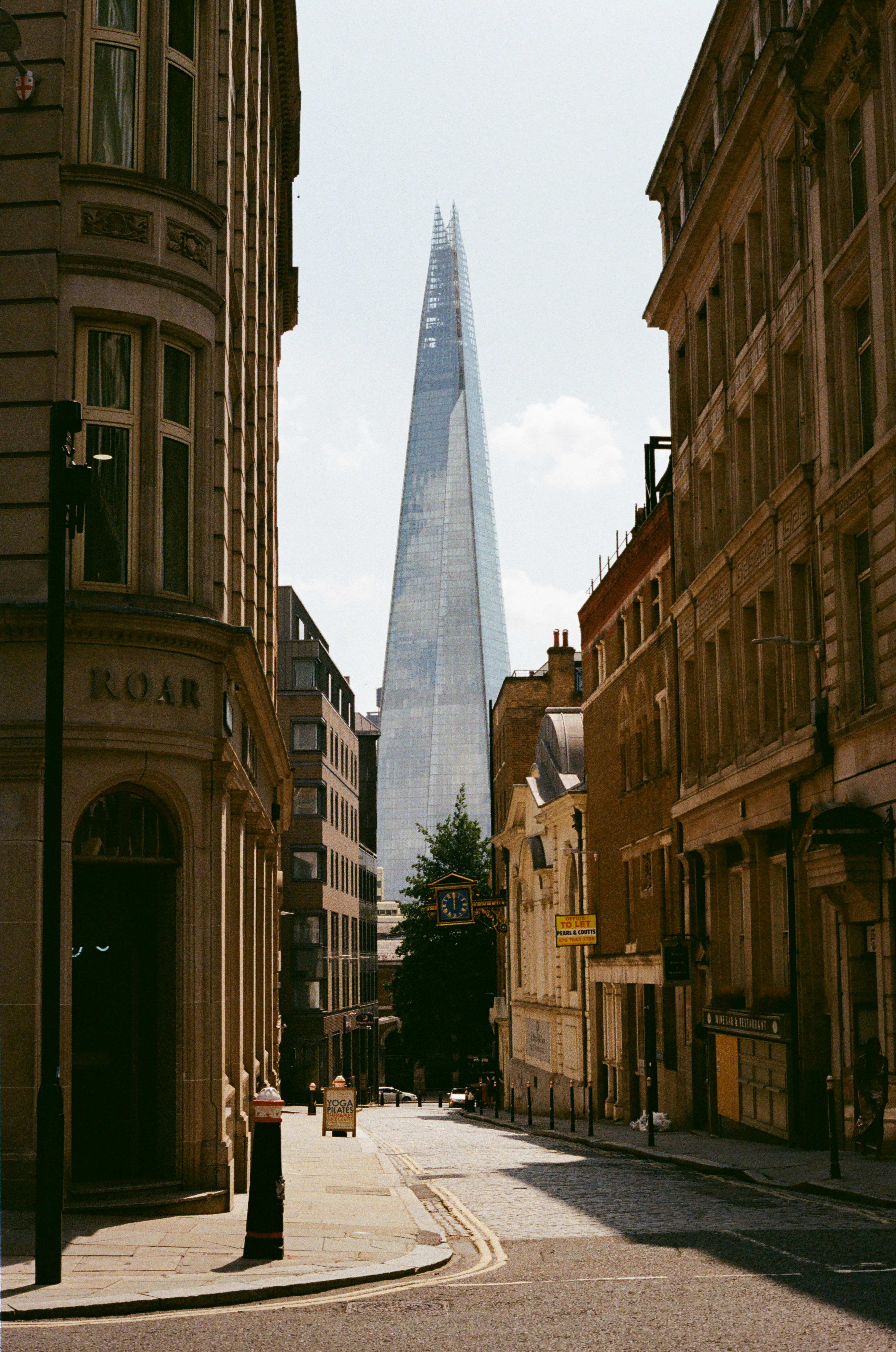 A view of the shard of the shard of the shard of the photo – Free ...