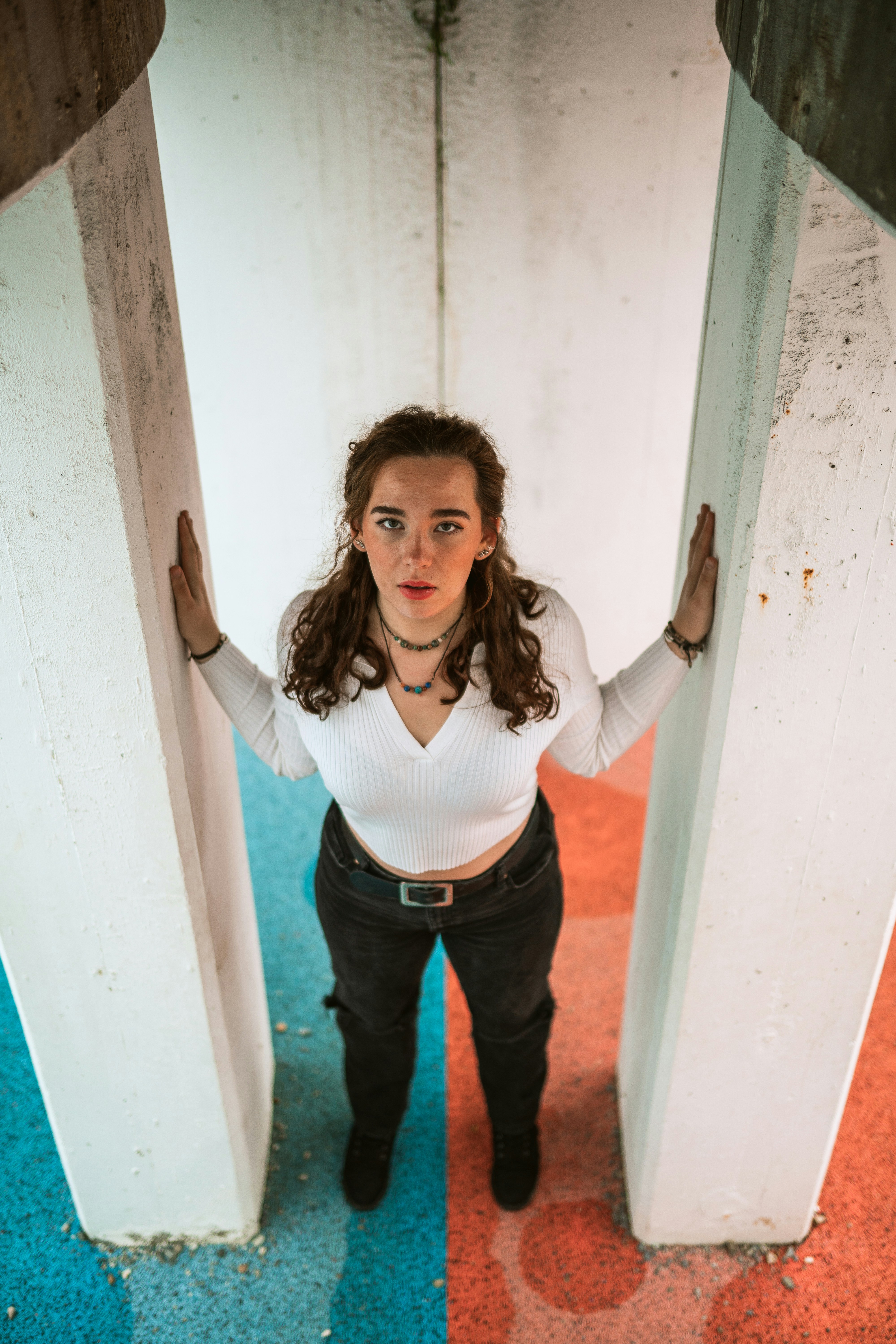 Between Painted Pillars: A Portrait Anchored by Color and Gaze