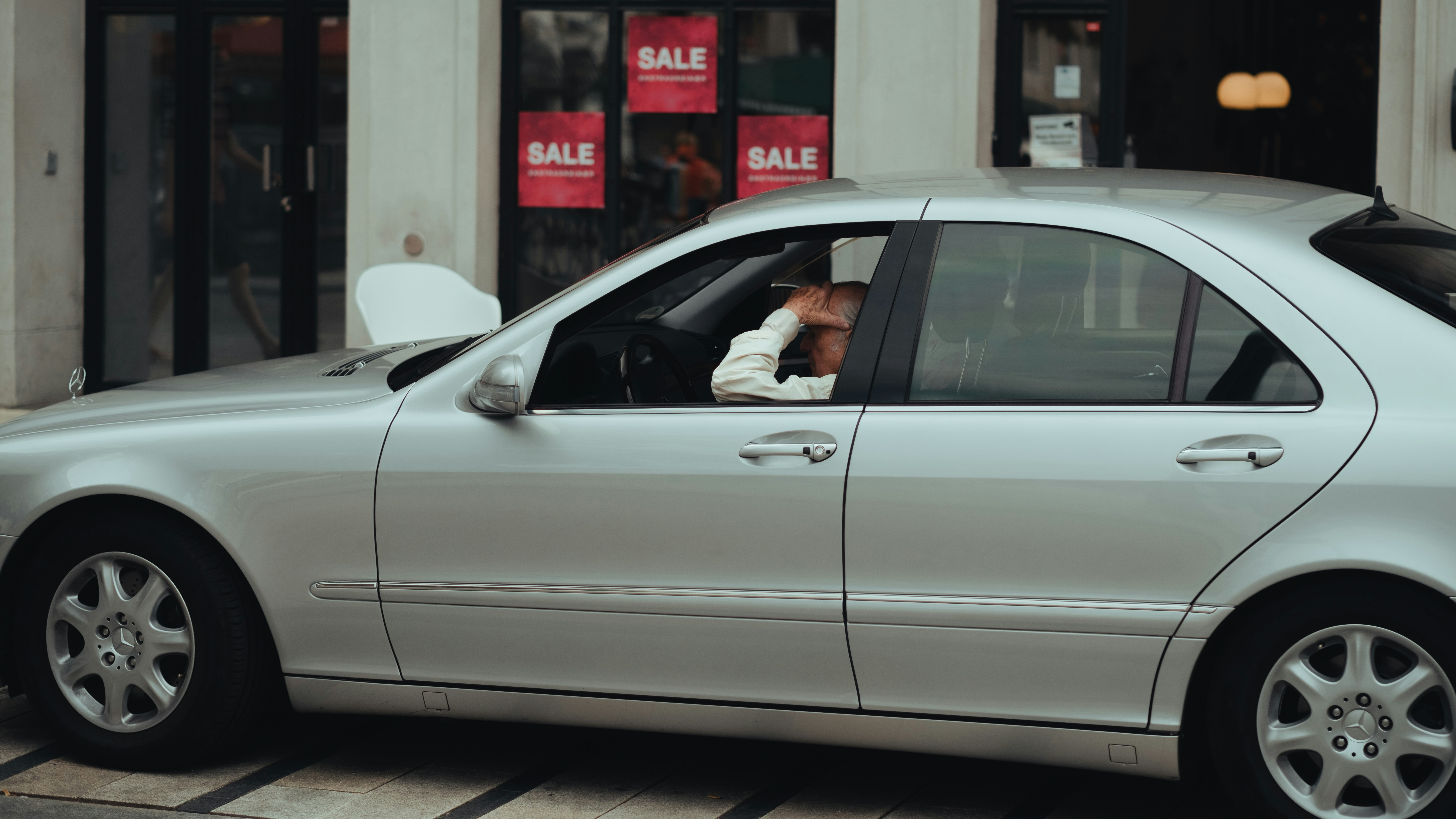 Silent Driver, Quiet Street: A White Sedan and a Drowsy Pause