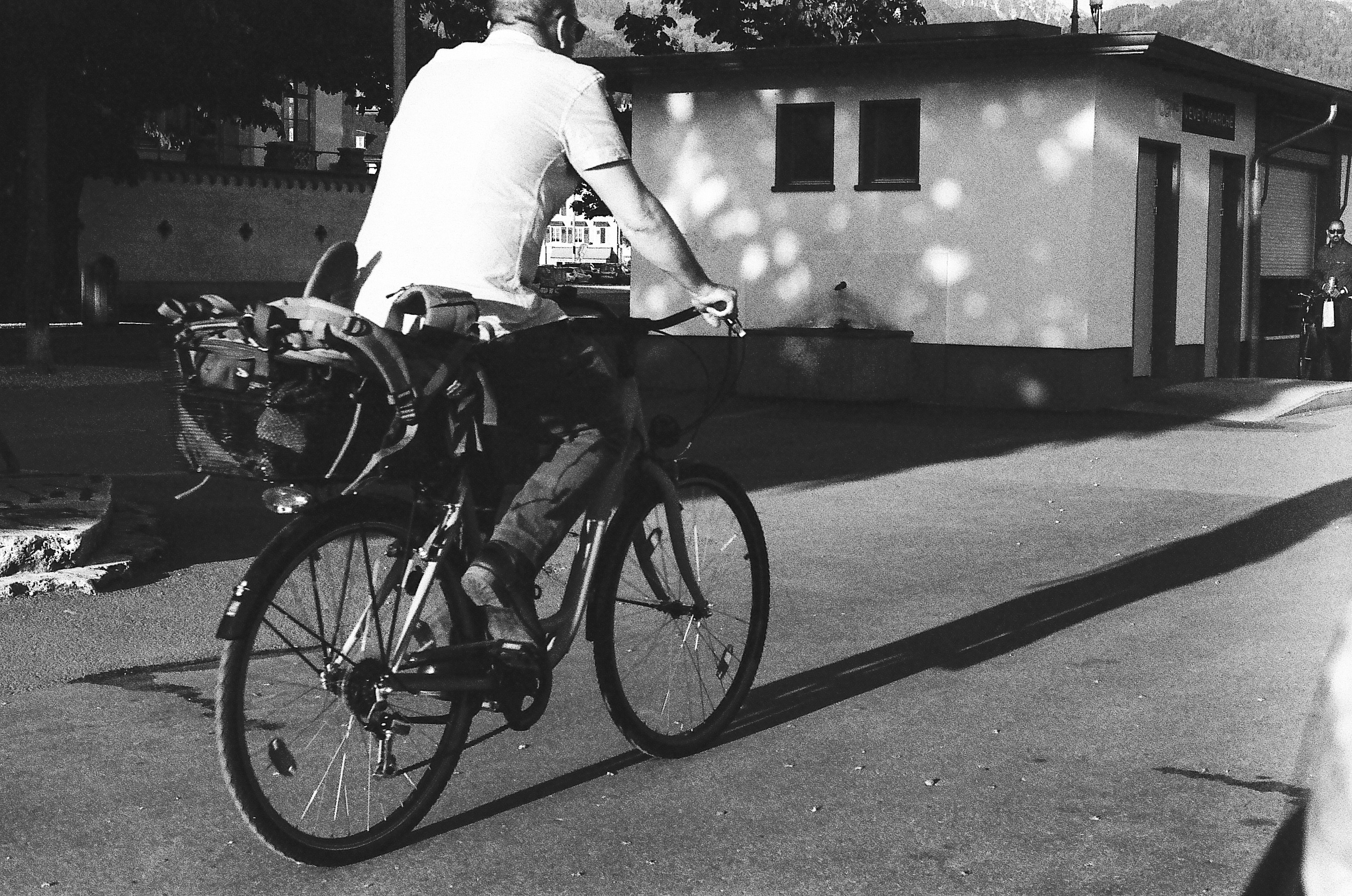 A man riding a bike down a street photo – Free Bicycle Image on Unsplash