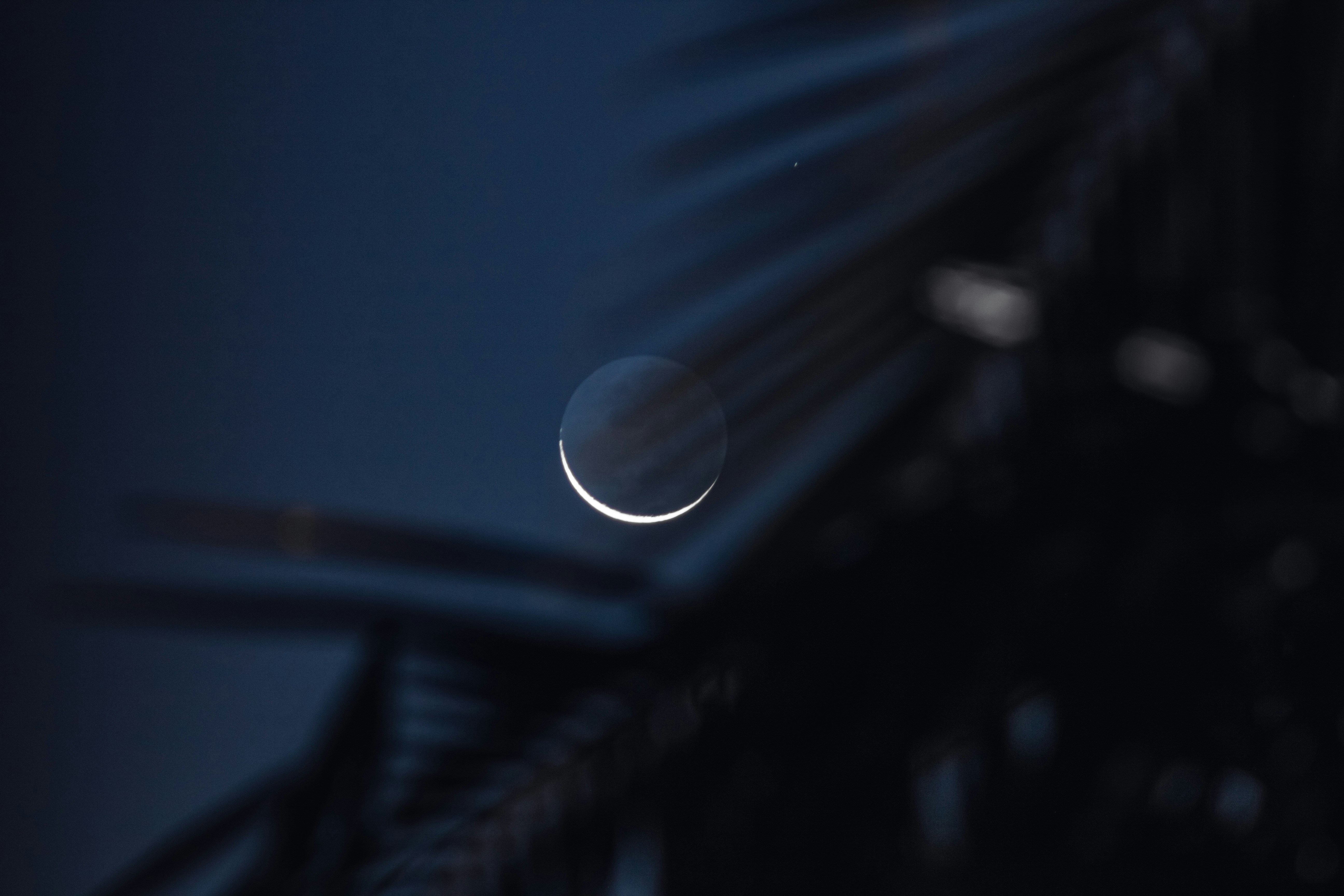 A half moon is seen in the night sky photo – Free Moon Image on Unsplash