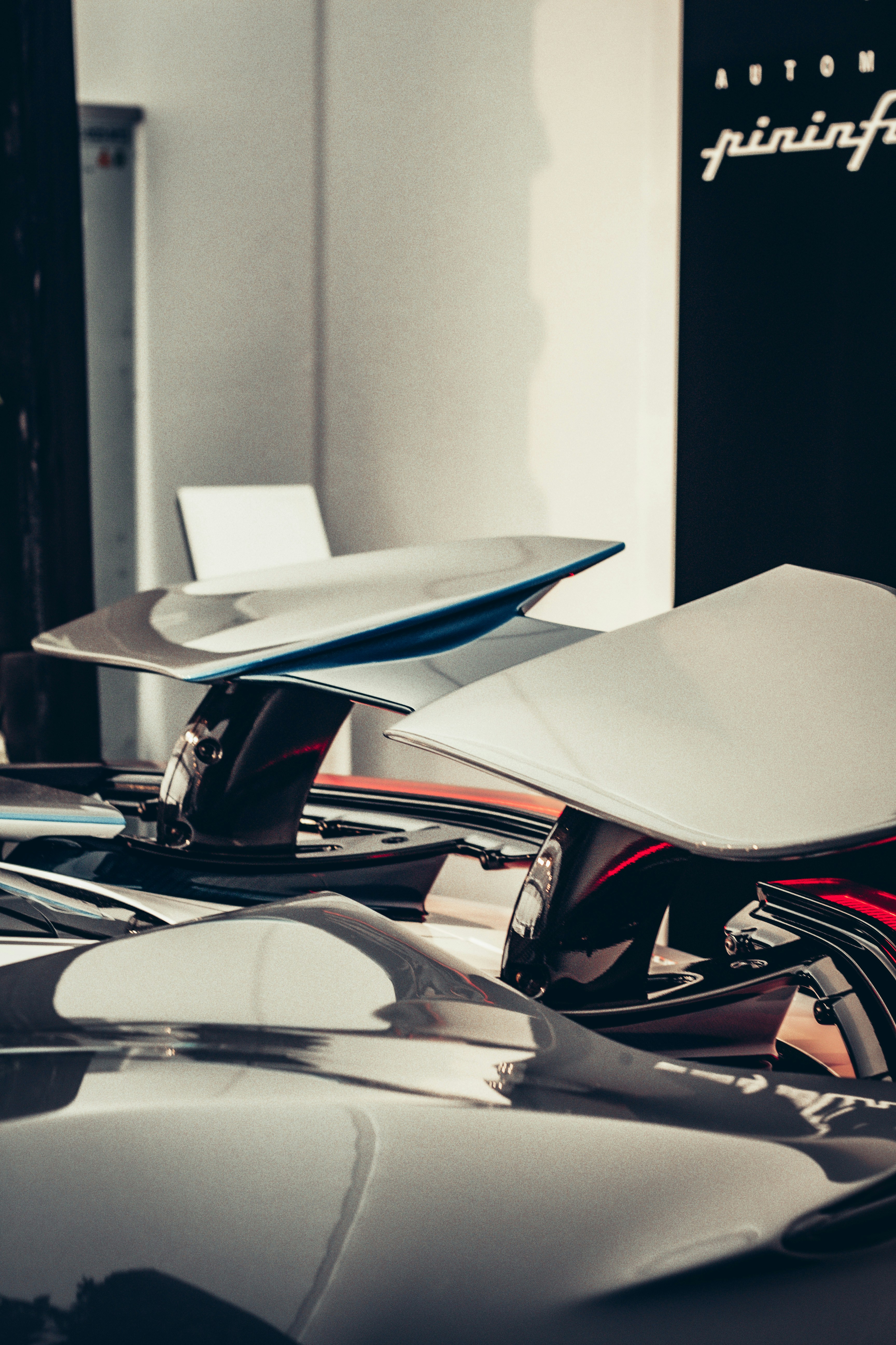 Un primer plano del capó de un coche foto – Imagen de Coches gratuita ...