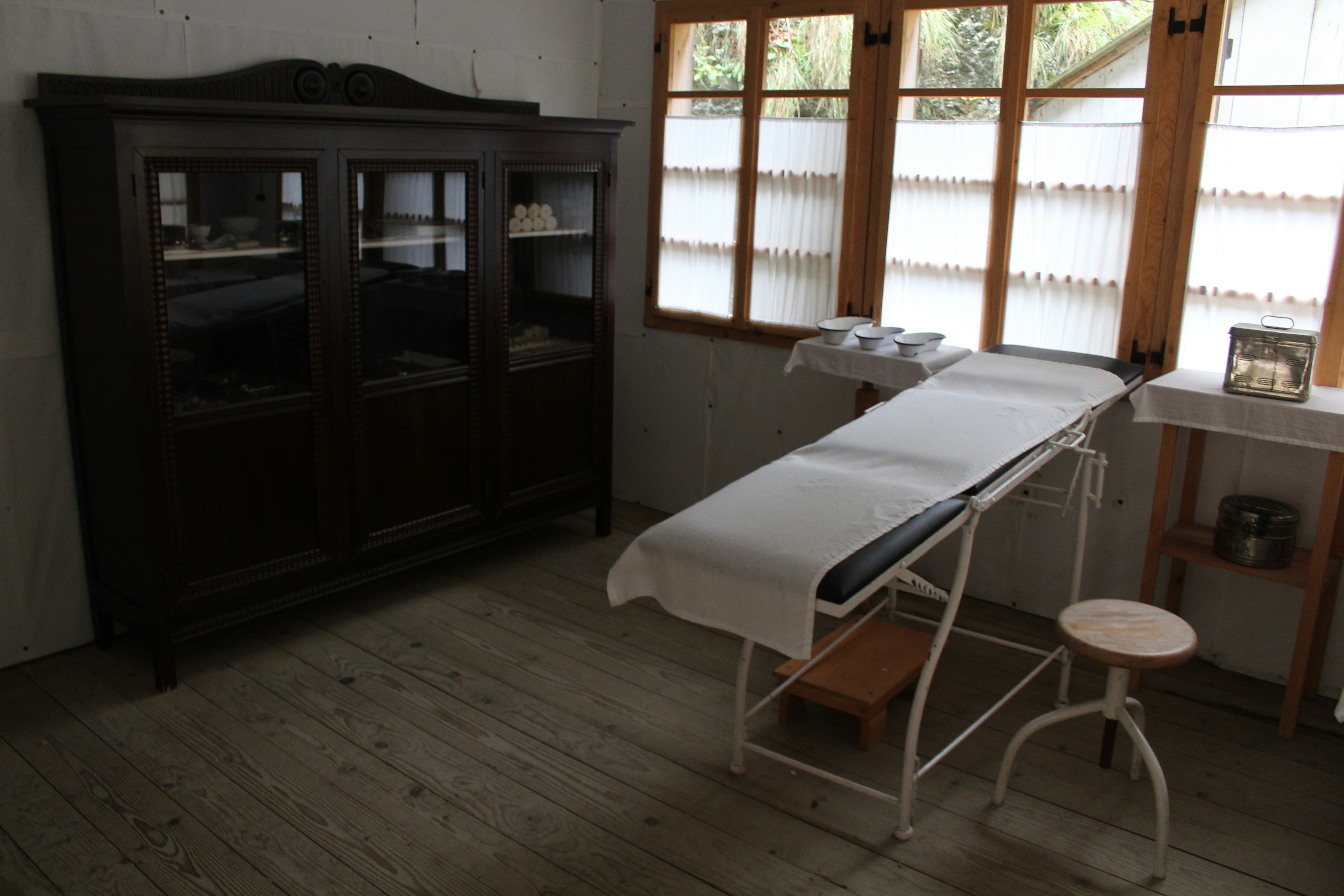 An ironing board in a room with wooden floors photo – Free Hospital ...