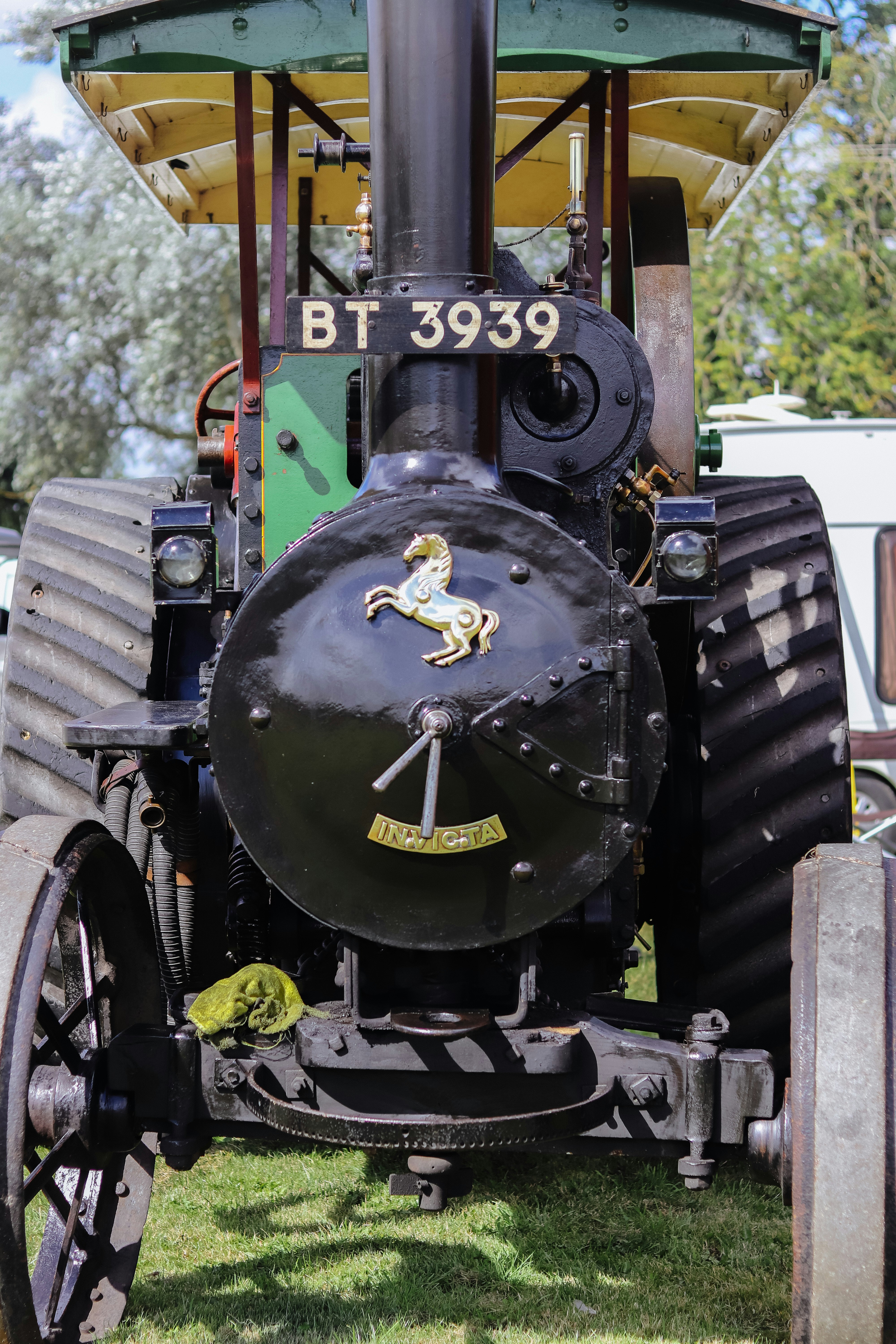 an old fashioned steam engine sitting in the grass