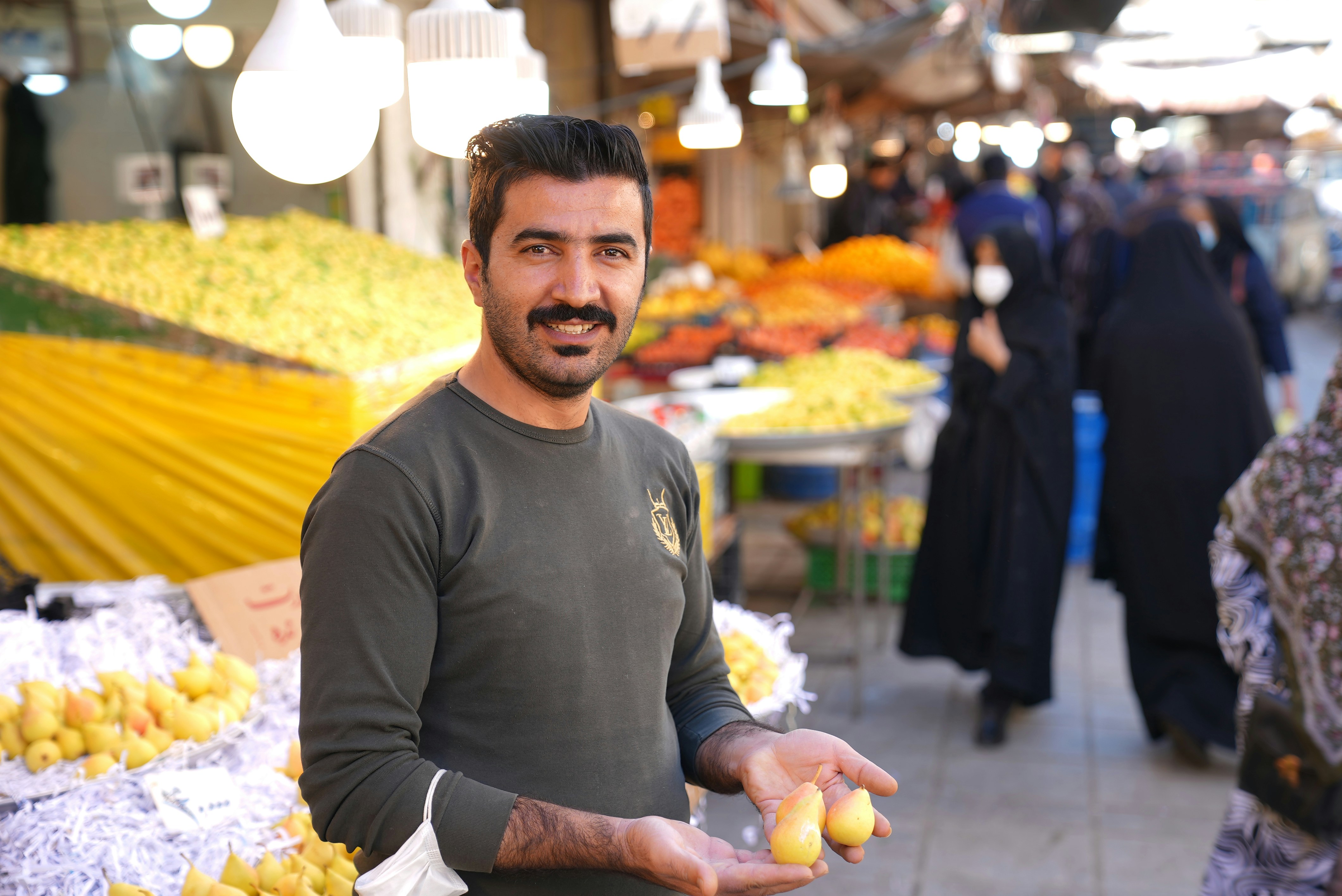 Autumn fruits and vegetables in the traditional market 