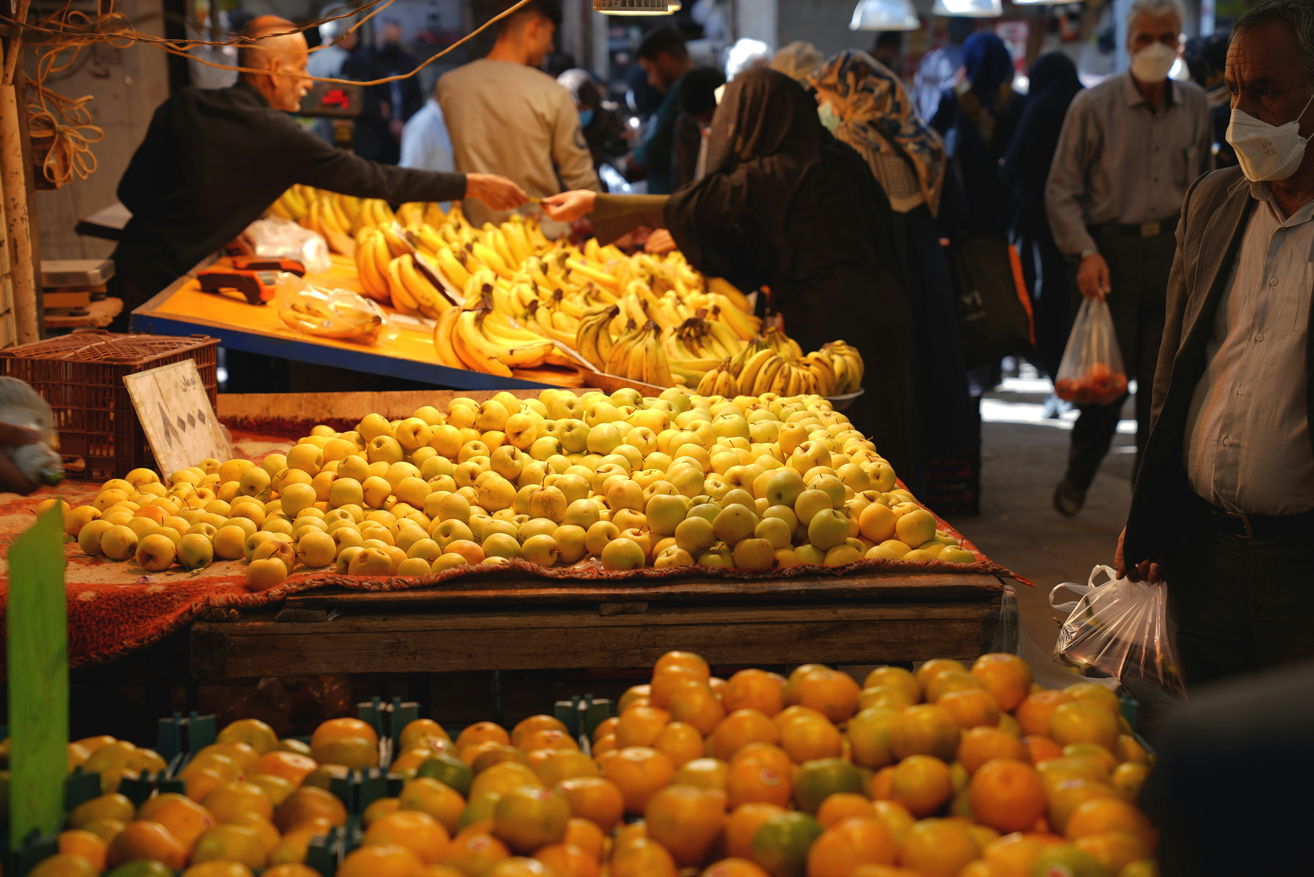 Citrus Cascade at a Warm Market Stand