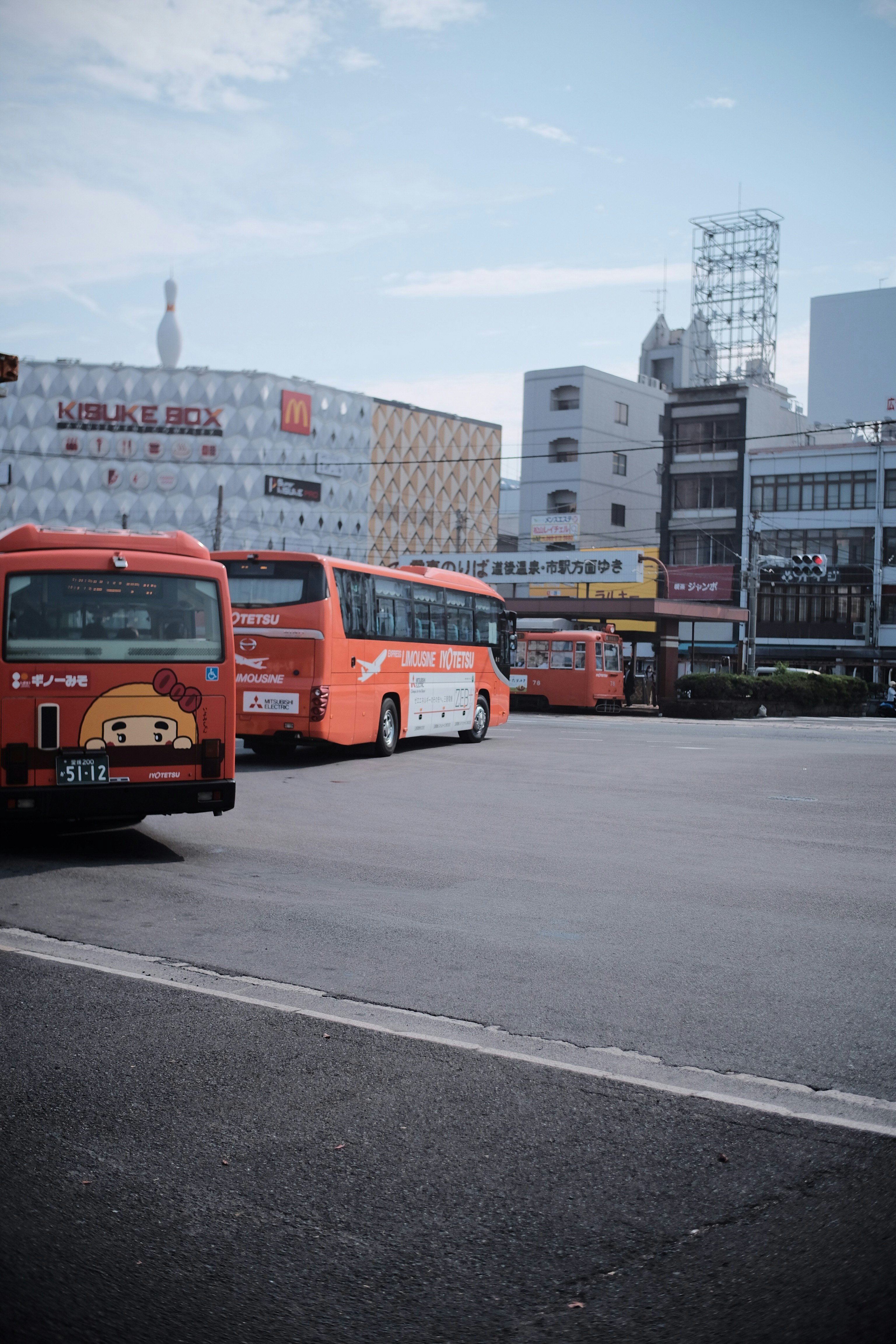 A group of buses parked in a parking lot photo – Free Transportation ...