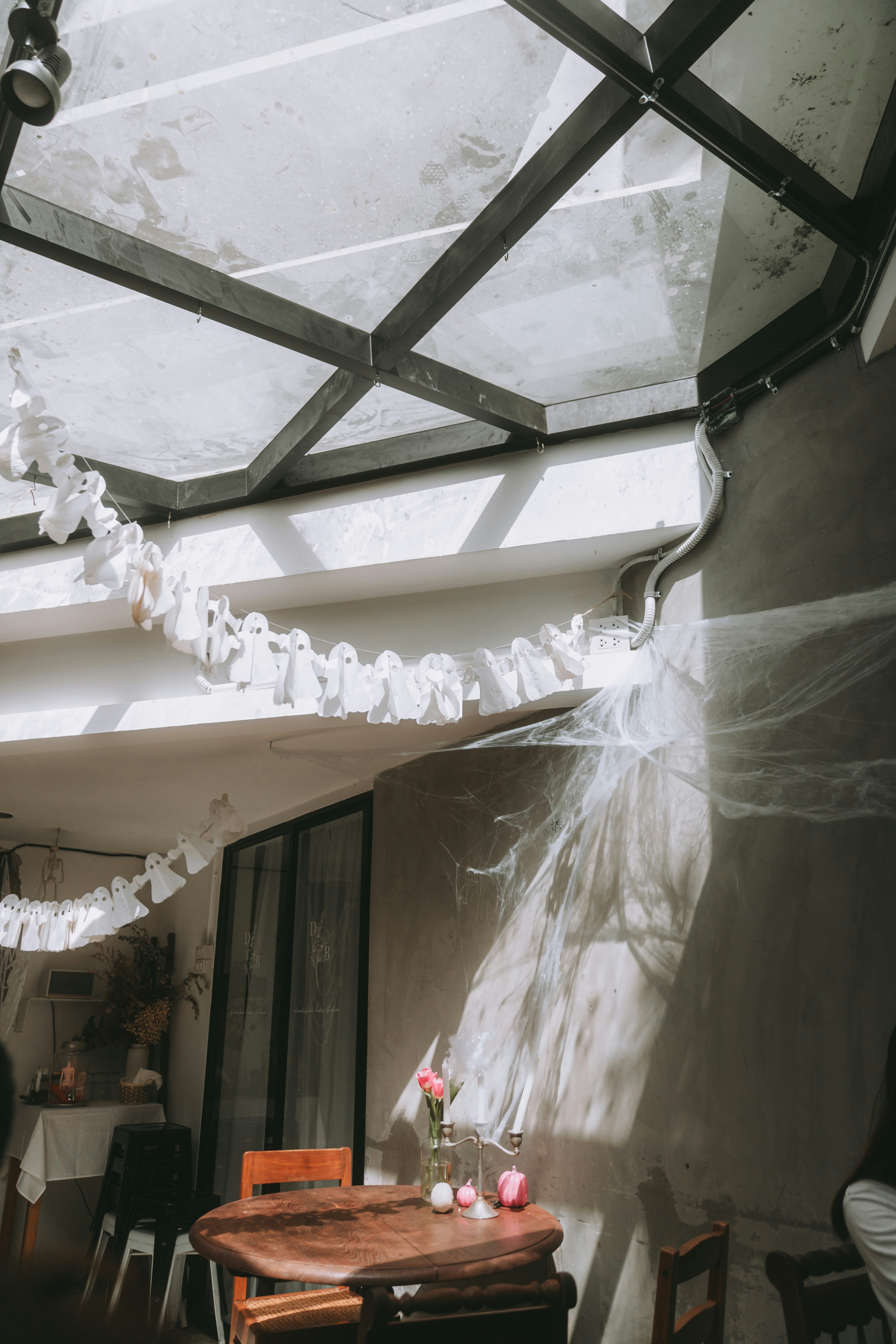 Glass Geometry and Cozy Light: A Café Beneath the Atrium