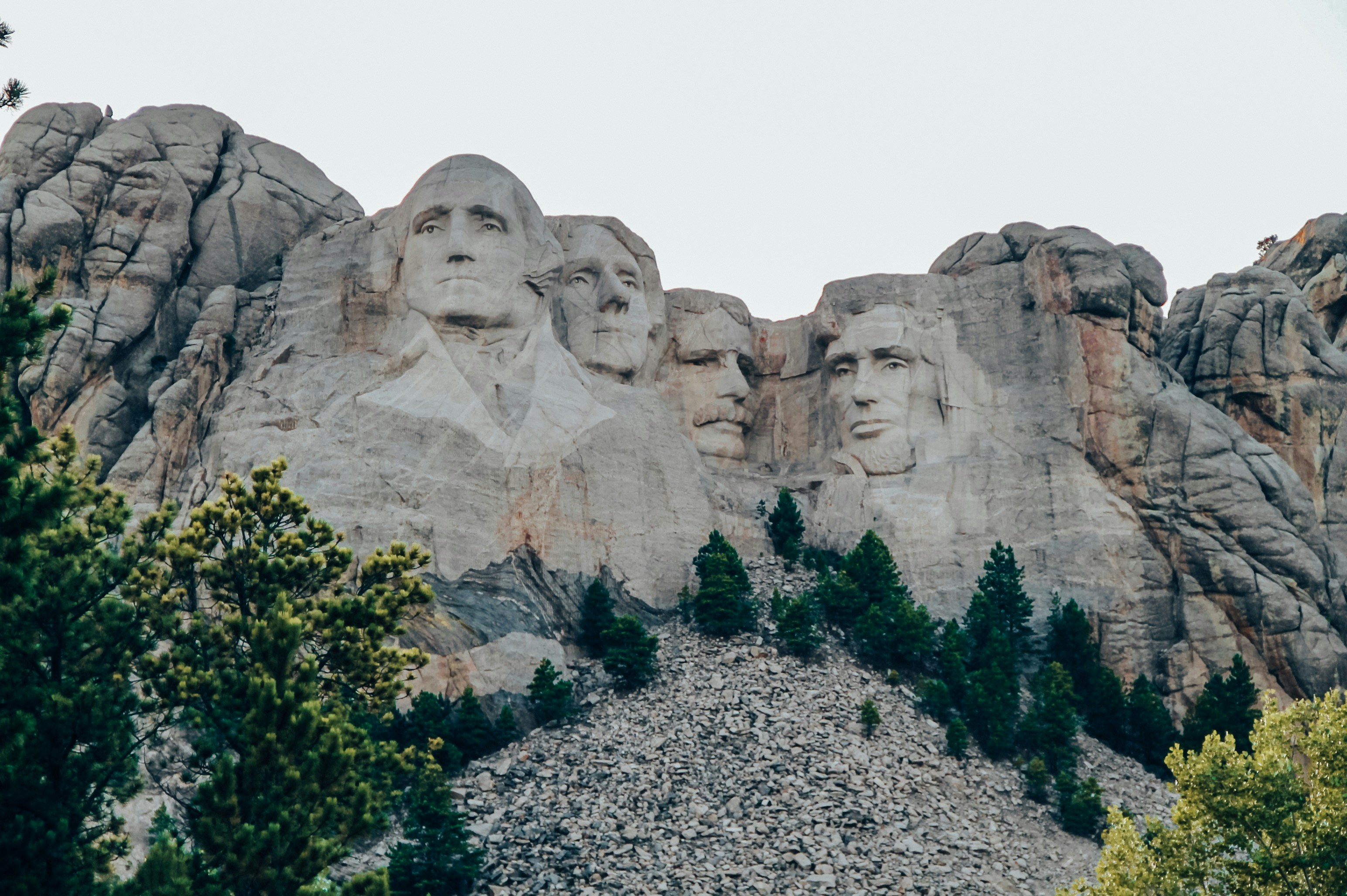 Monumental Visages: A Tribute Carved in Stone