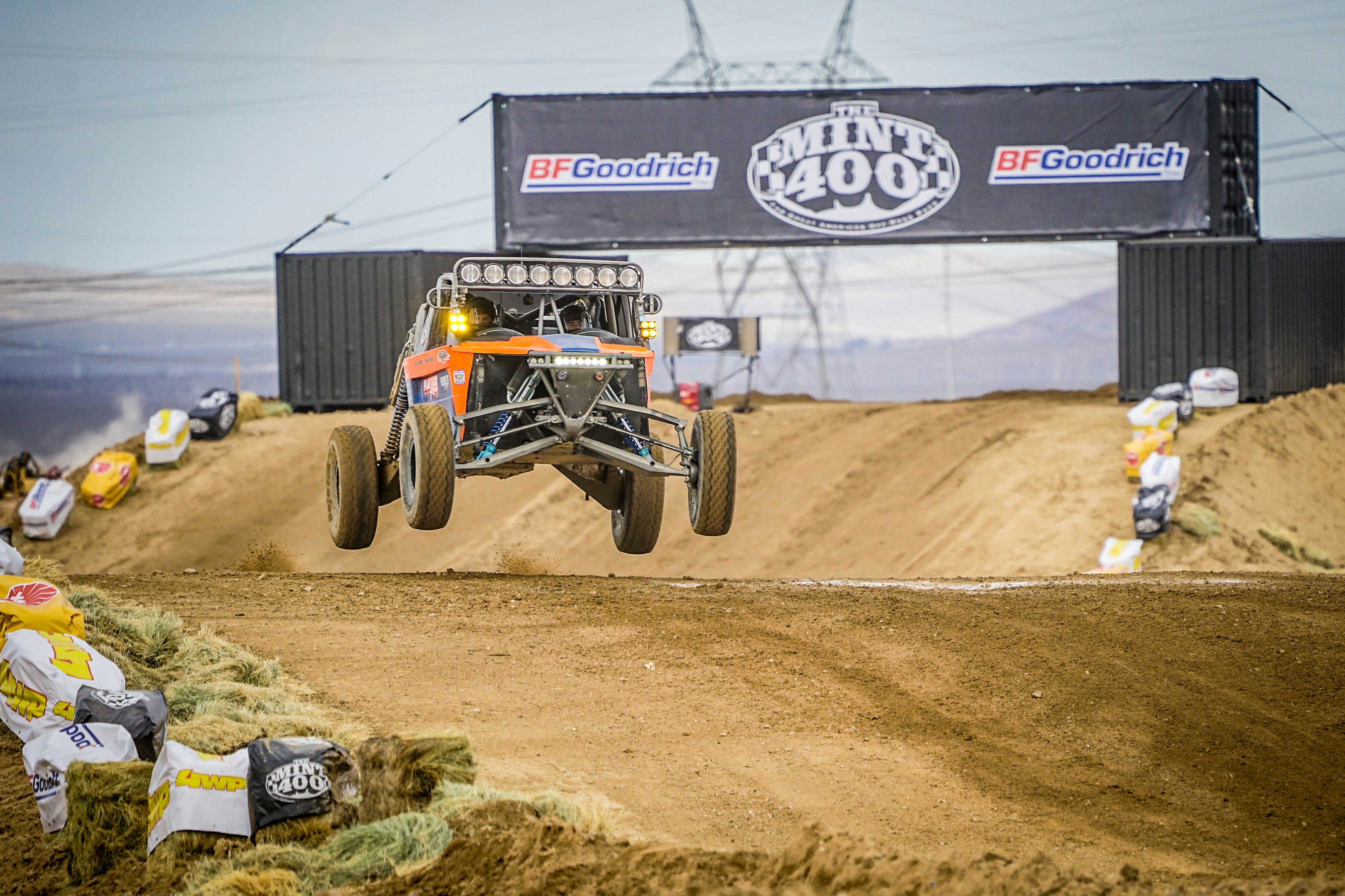 Dirt-Dust Midair: The Mini 400 Leap