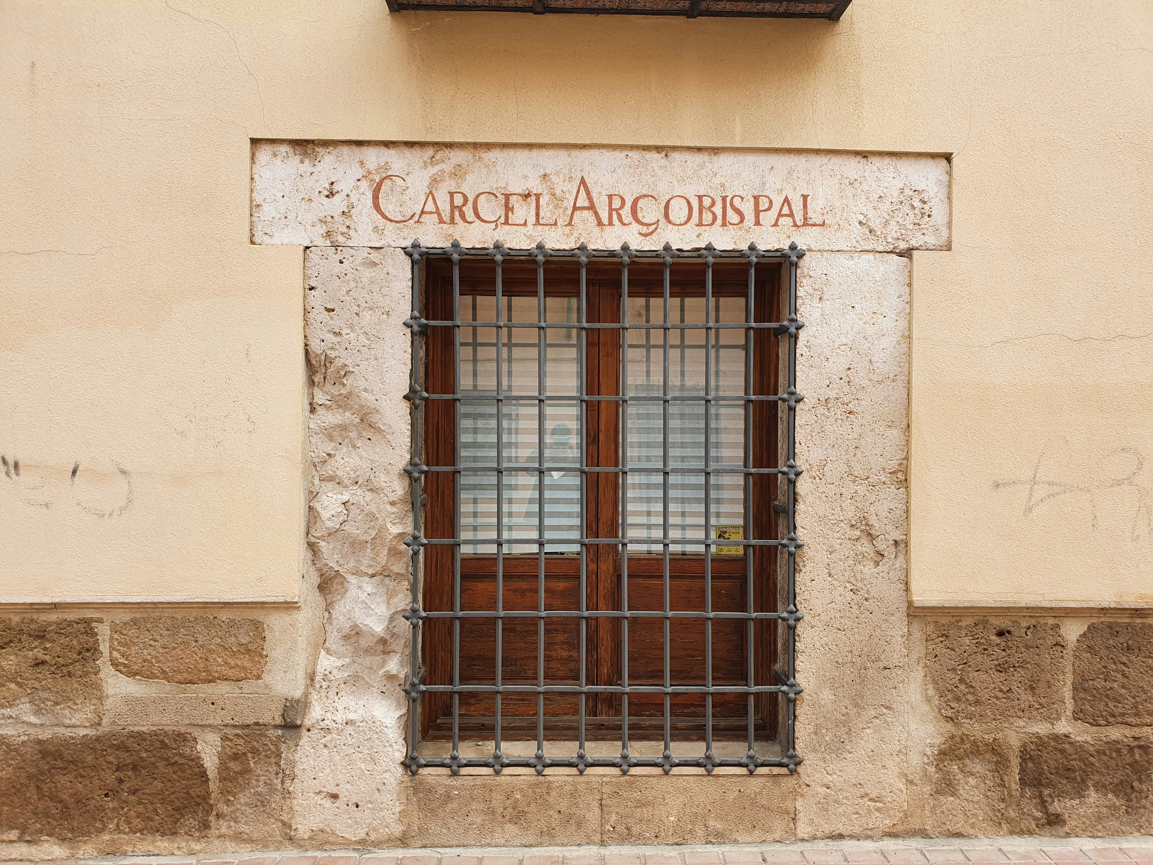 A window with bars on the outside of it photo – Free Carcel arzobispal ...