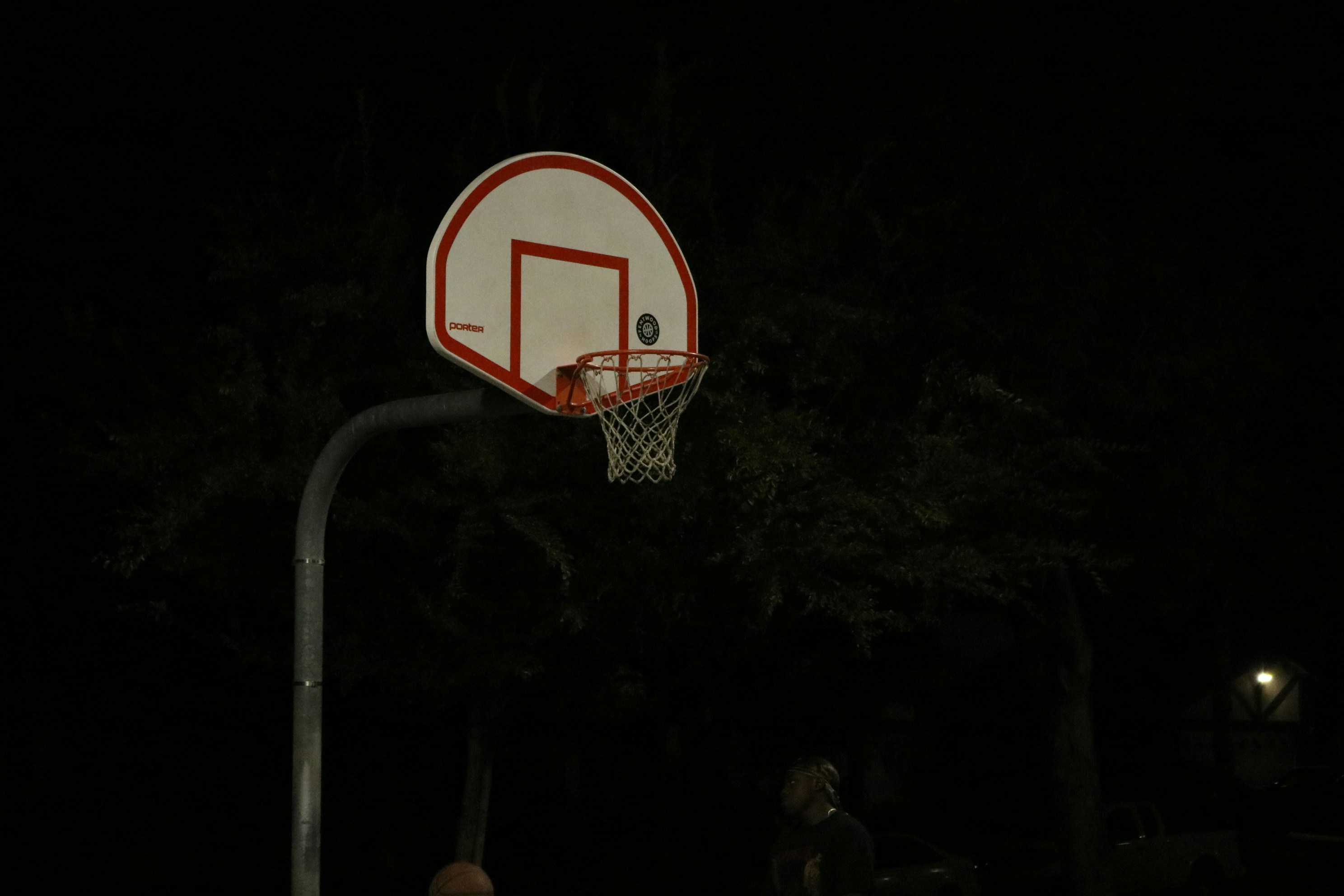 A basketball hoop is lit up at night photo – Free Human Image on Unsplash