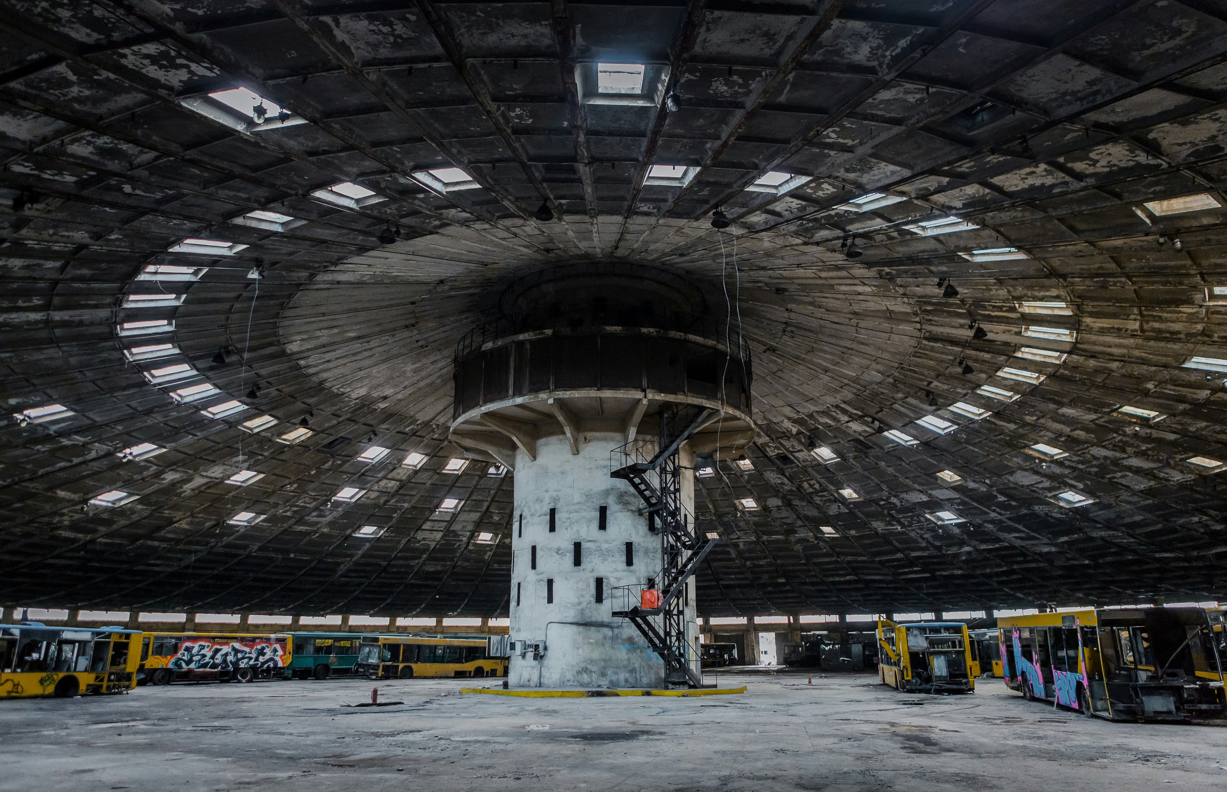 Center of Gravity: The Circular Roof Tower of an Abandoned Transit Hub