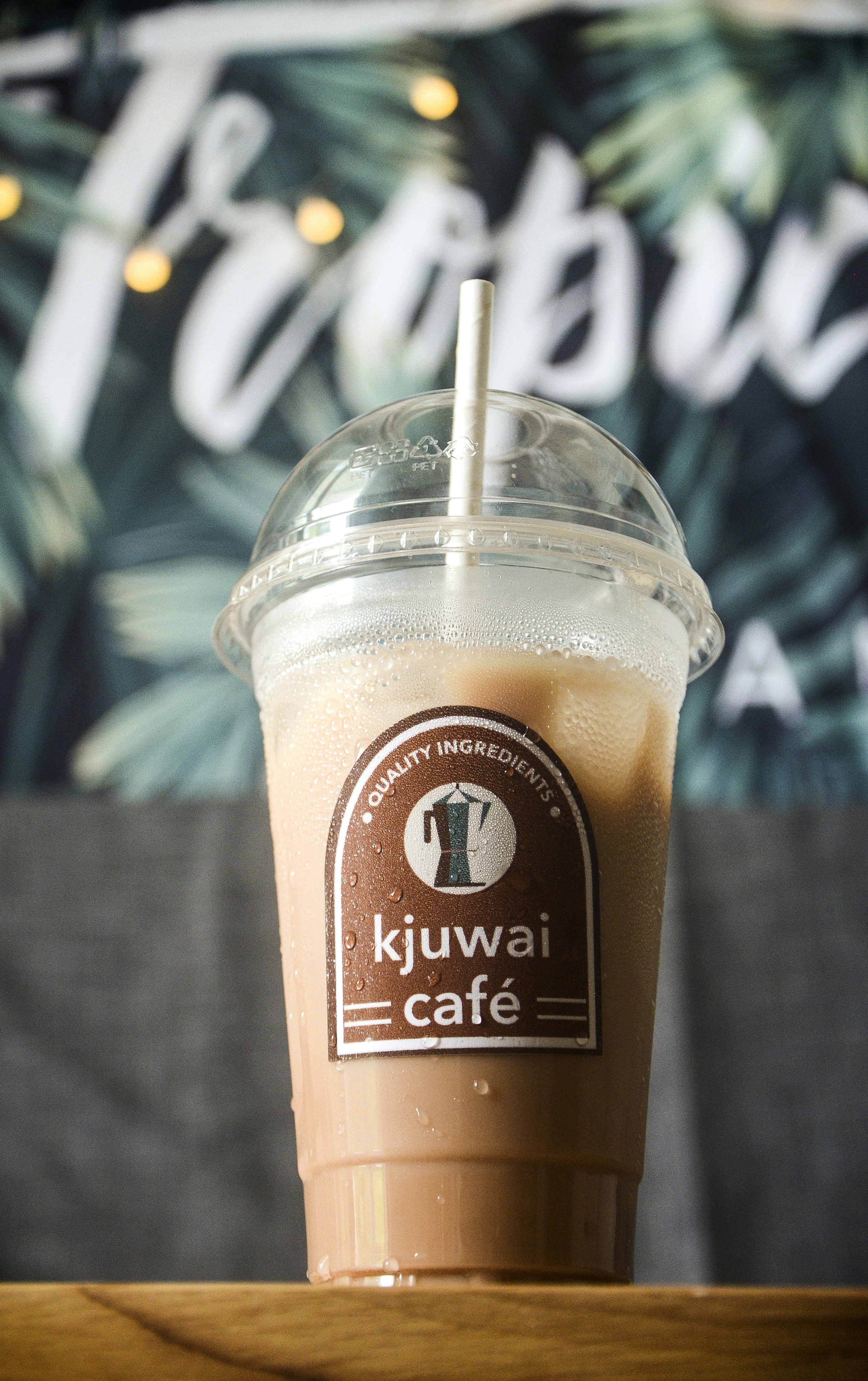 Cafe Cup in Focus: A Barista’s Drink at the Counter