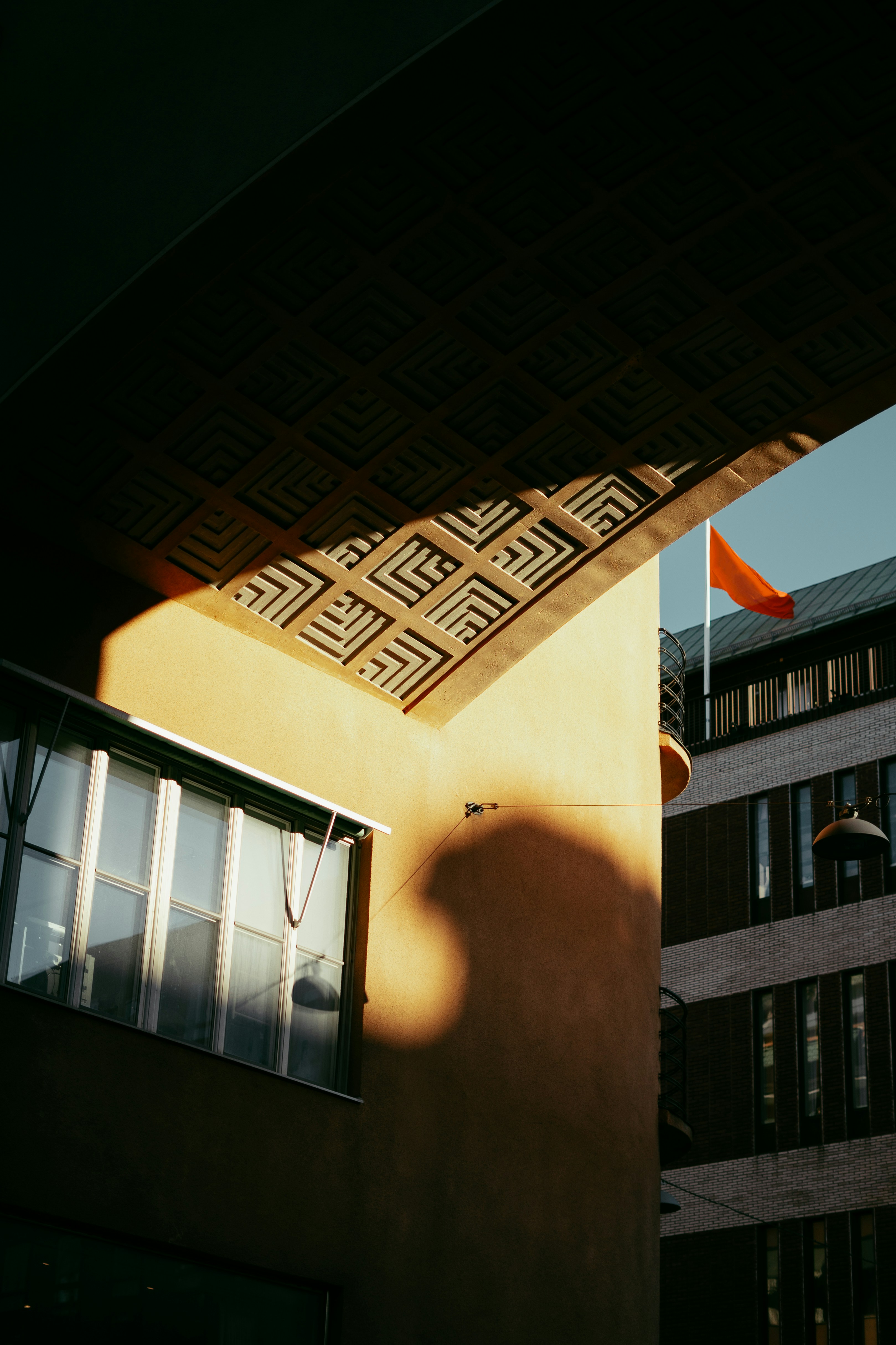 The shadow of a building on the side of a building photo – Free Street ...