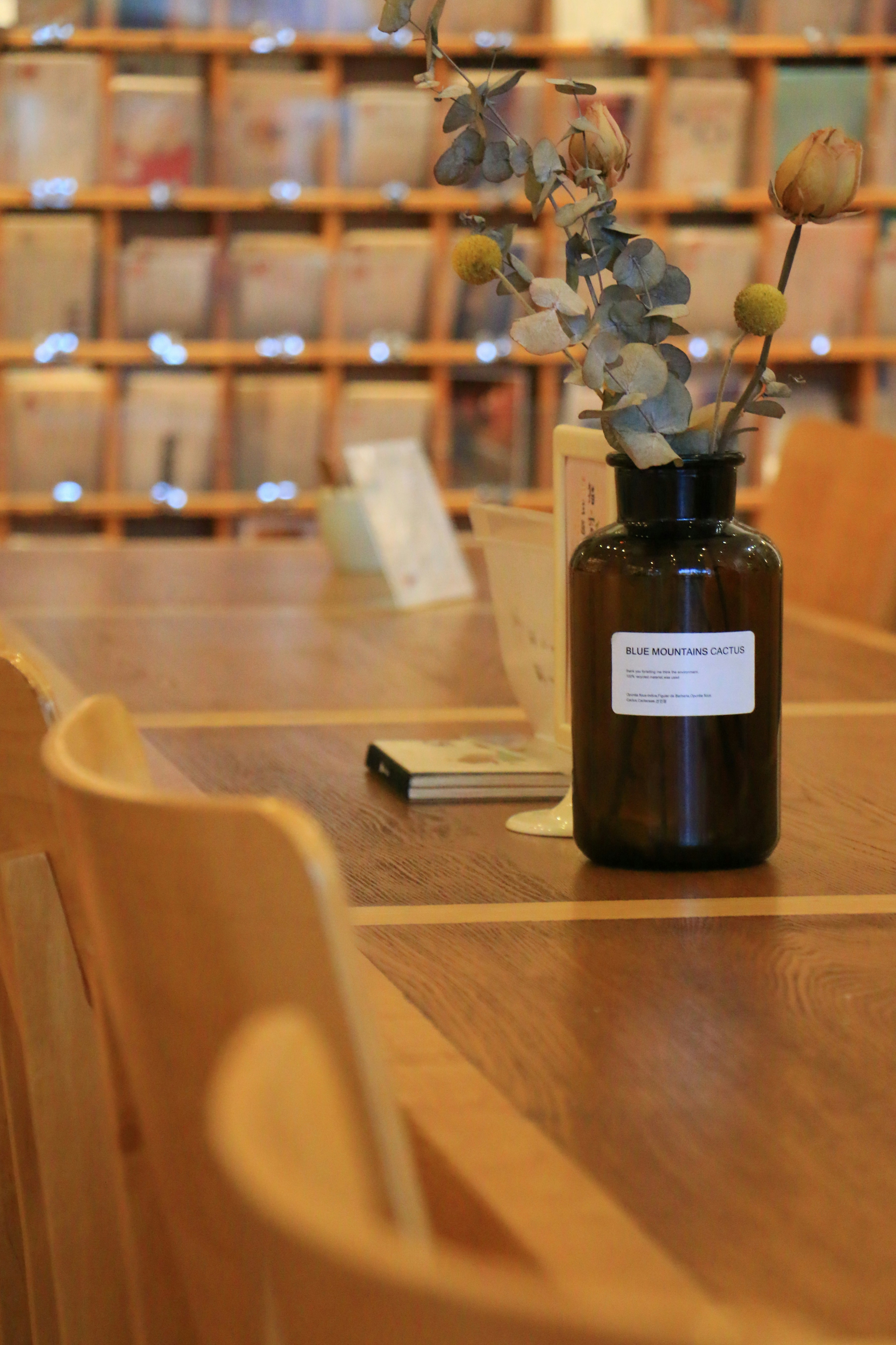 Serene Stillness: A Moment in a Cozy Café