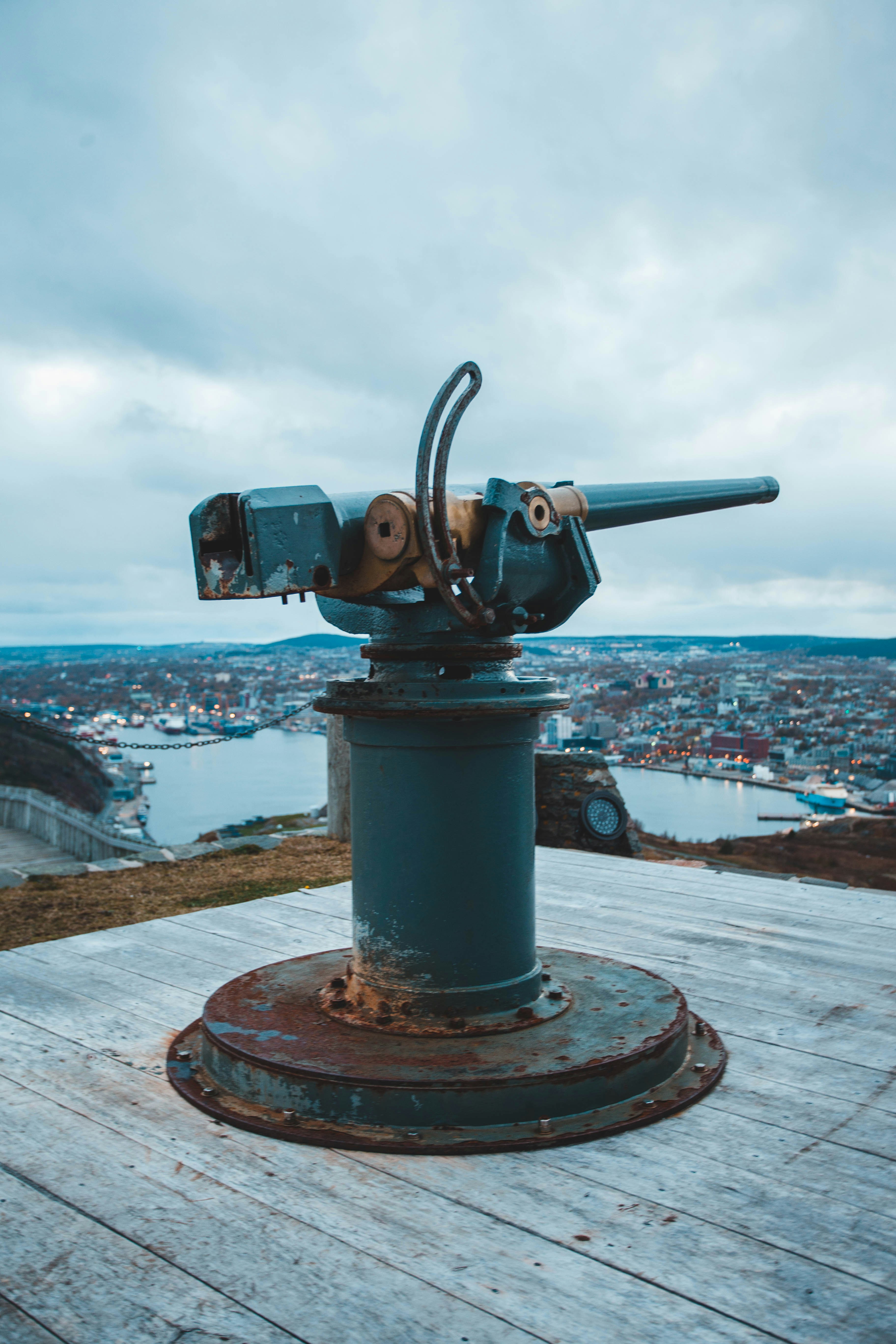 A large metal object on top of a wooden platform photo – Free Fire ...