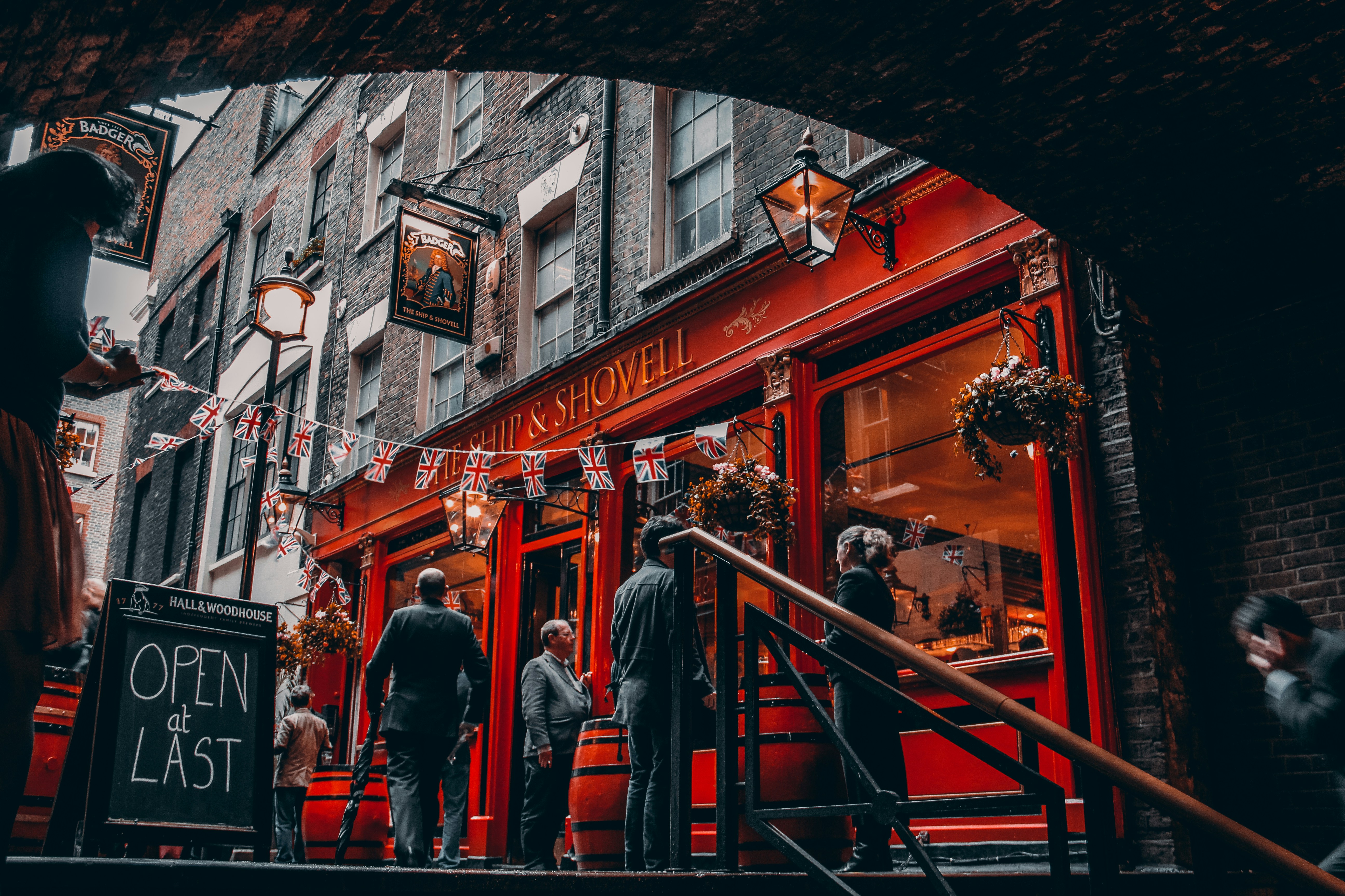 Red Door Rendezvous: A Lively London-esque Stairway into a Cozy Eatery