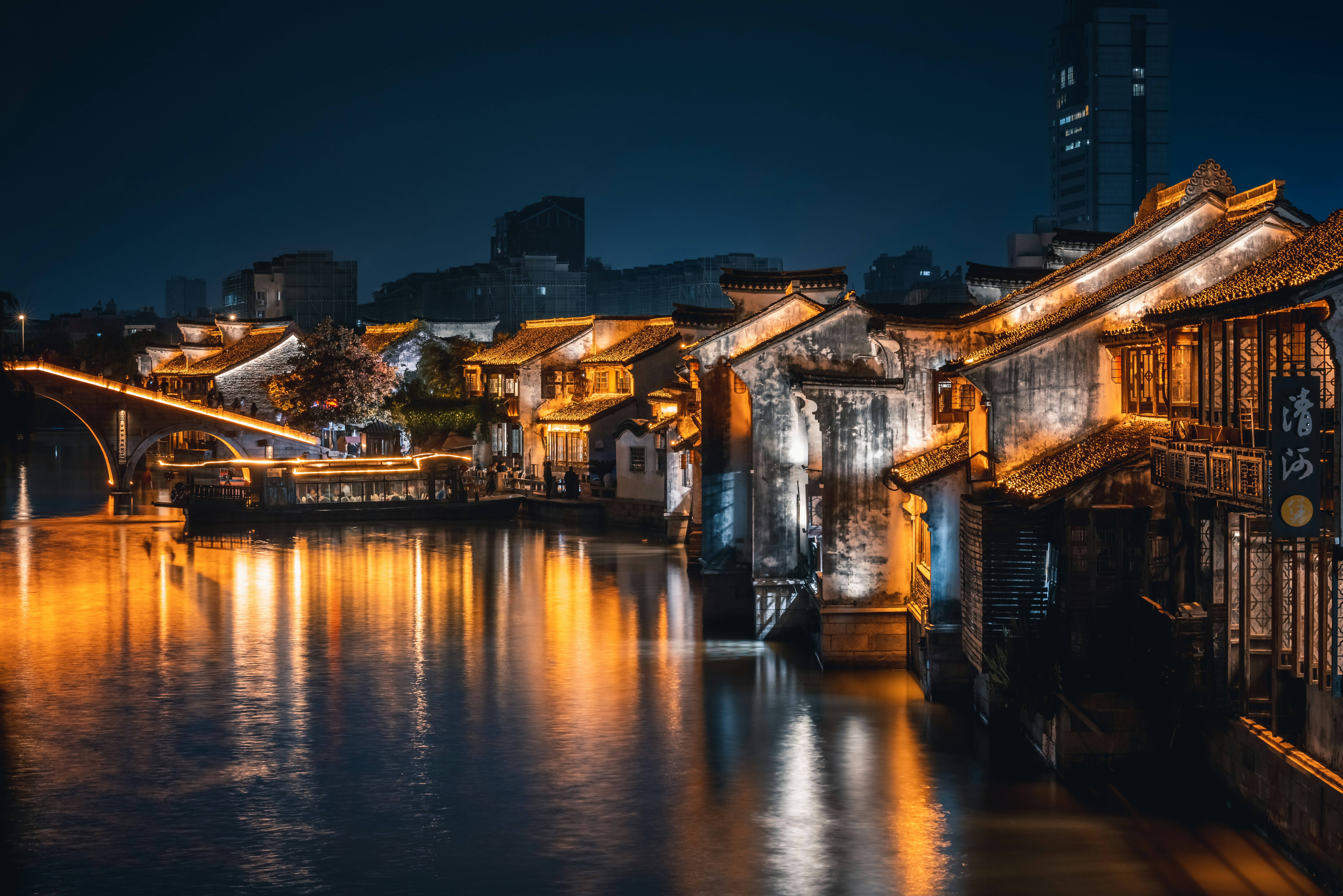 A river that has some buildings on it photo – Free Wallpaper Image on ...